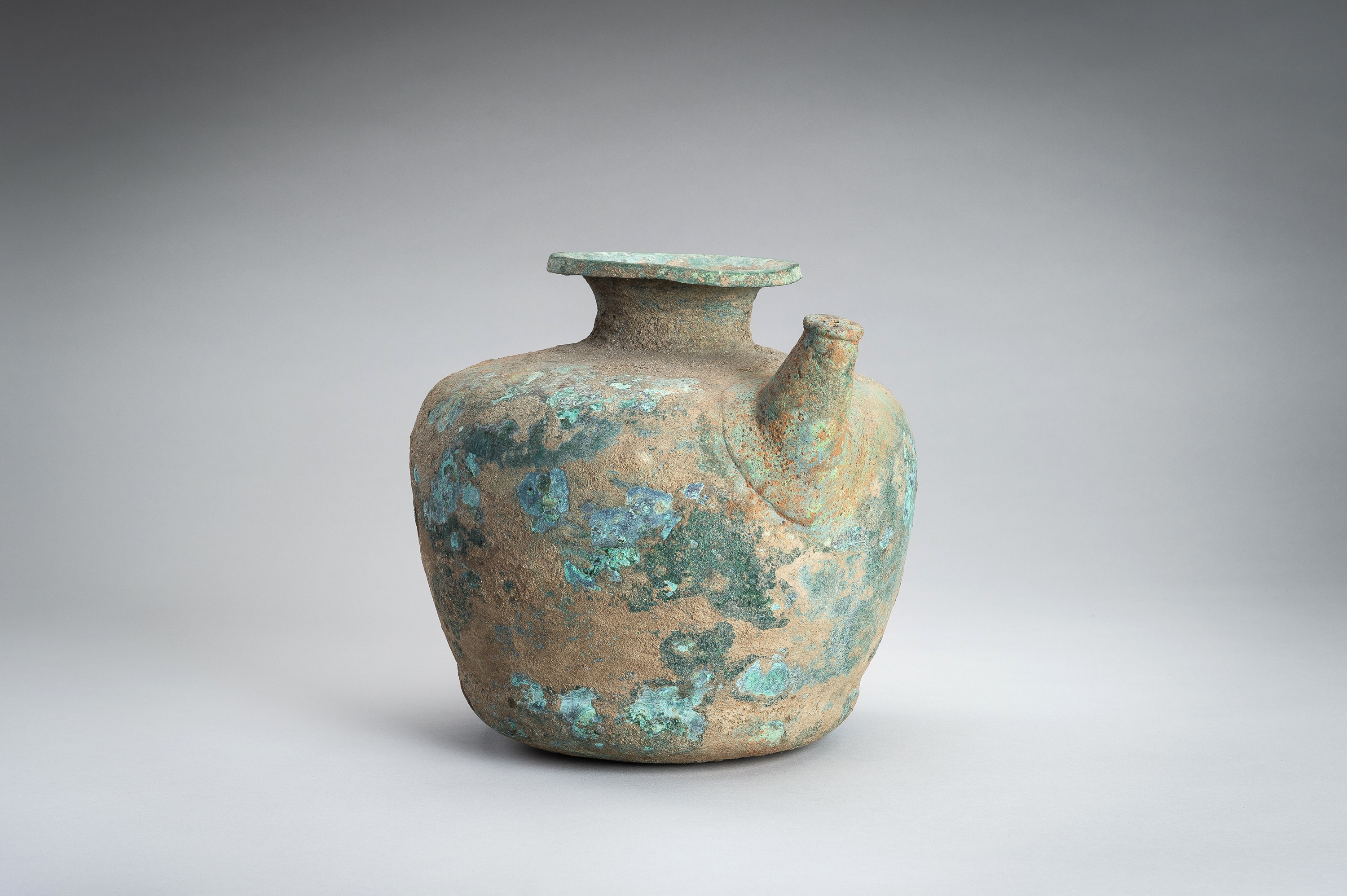 Lot 222 - A HAN STYLE BRONZE POURING VESSEL