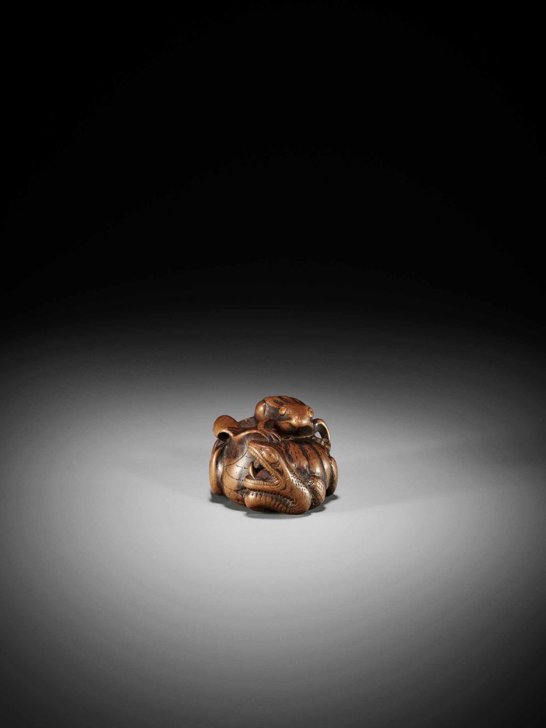 Lot 1402 - ARIMA TOMONOBU: A LARGE NAGOYA SCHOOL WOOD