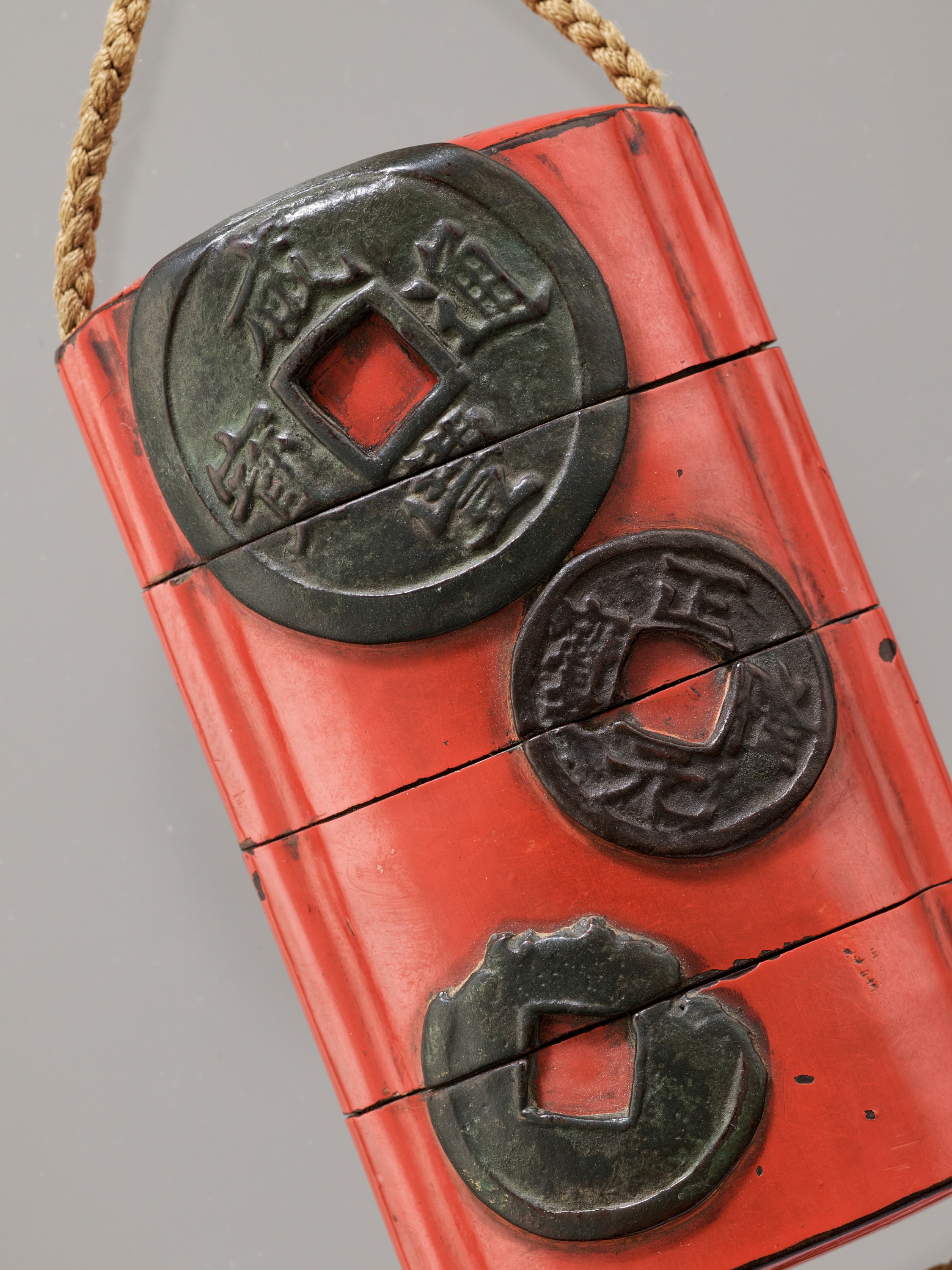 Lot 351 - A RED AND BLACK LACQUER THREE-CASE INRO
