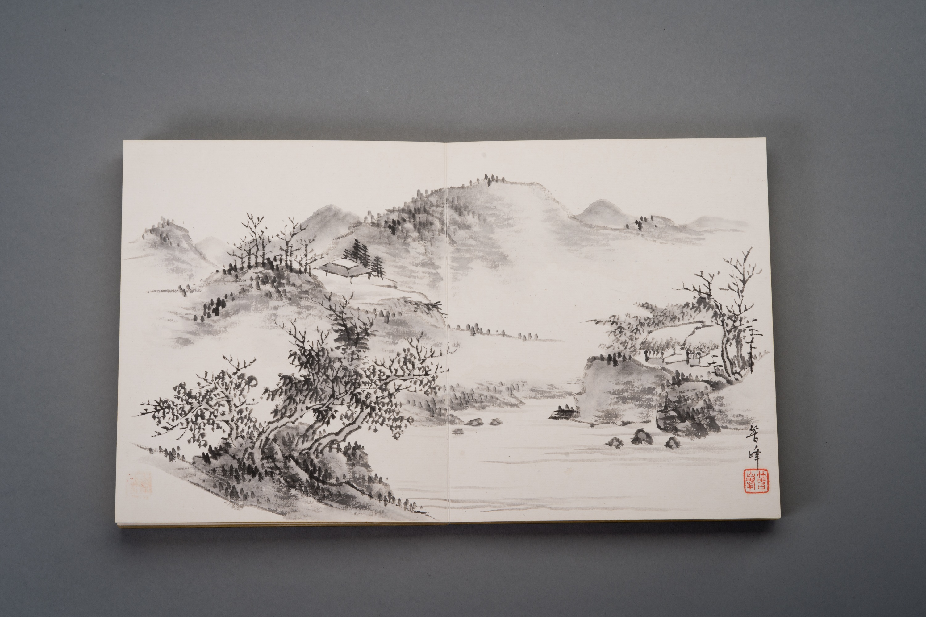 Lot 386 - KU FENG: A FINE ALBUM OF 14 STUDIES,