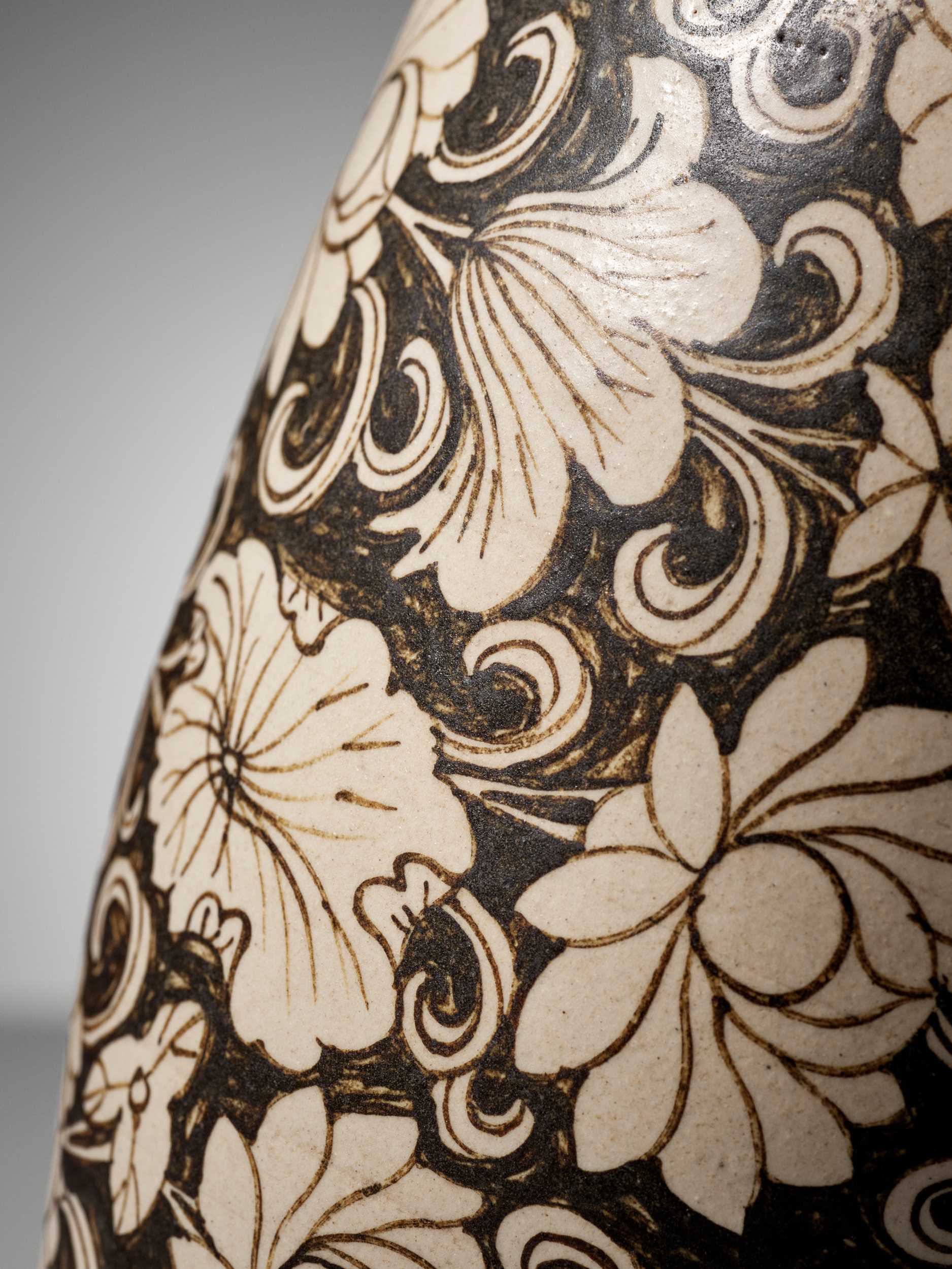 Lot 102 - A JIZHOU REVERSE-DECORATED ‘LOTUS’ MEIPING,