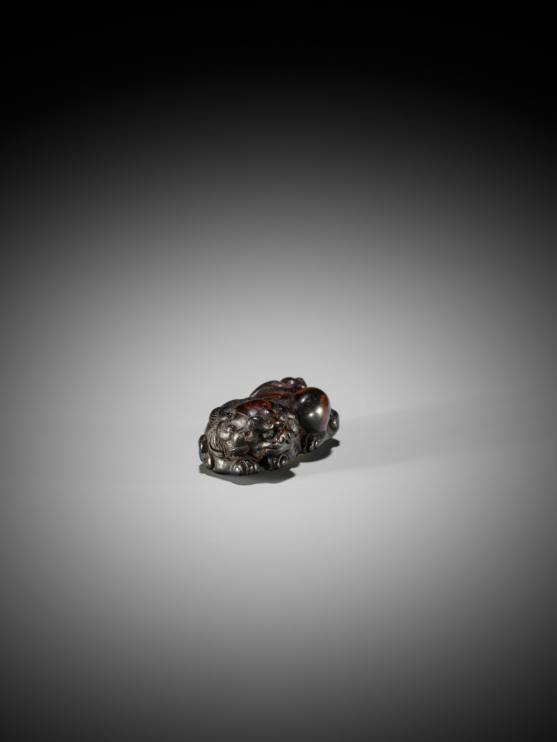 Lot 225 - A RARE UMIMATSU NETSUKE OF A SHISHI