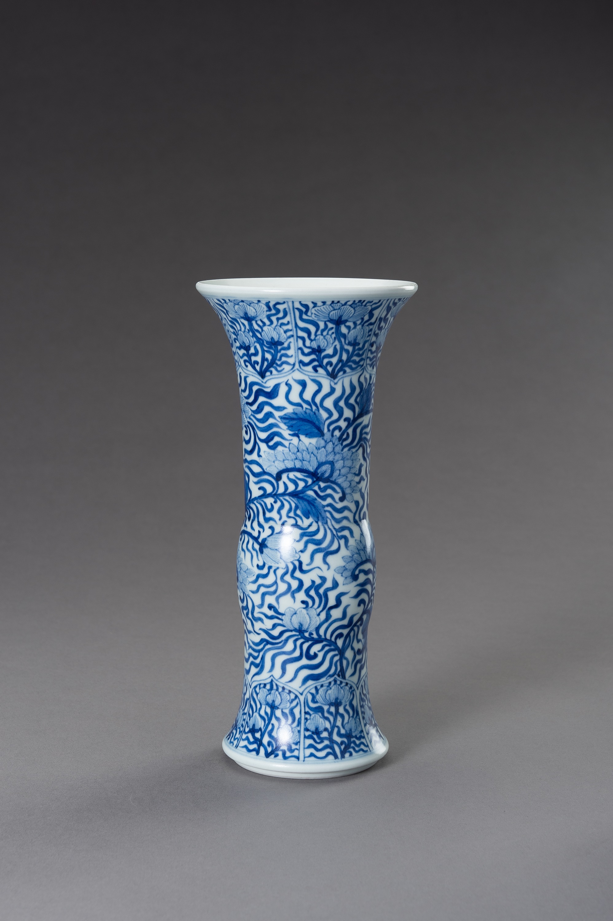 Lot 773 - A BLUE AND WHITE PORCELAIN VASE, GU, QING