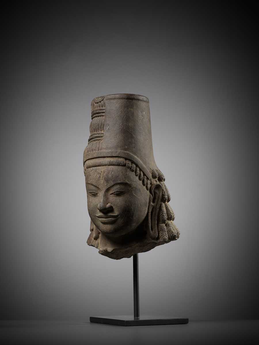 Lot 223 - A RARE SANDSTONE HEAD OF HARIHARA,