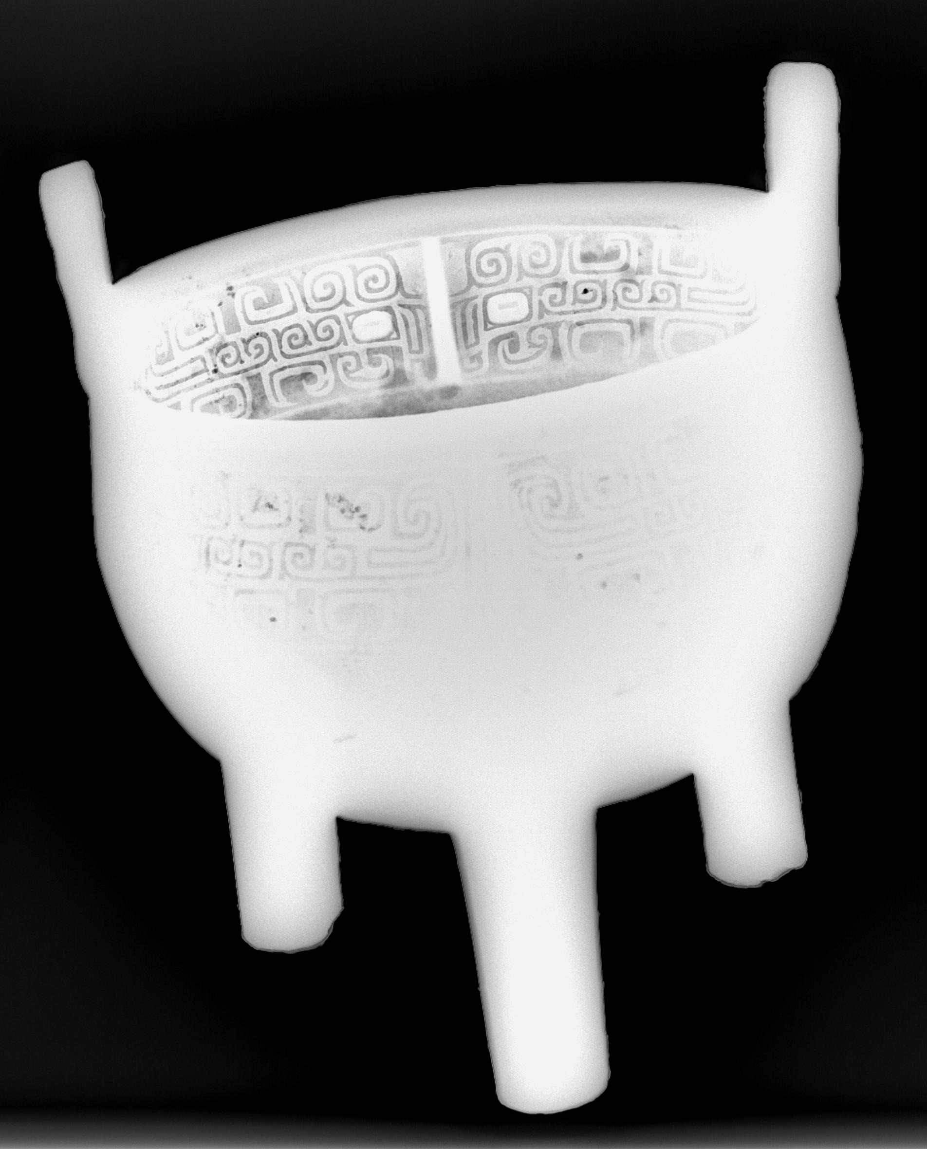 Lot 134 - AN ARCHAIC BRONZE RITUAL FOOD VESSEL, DING,