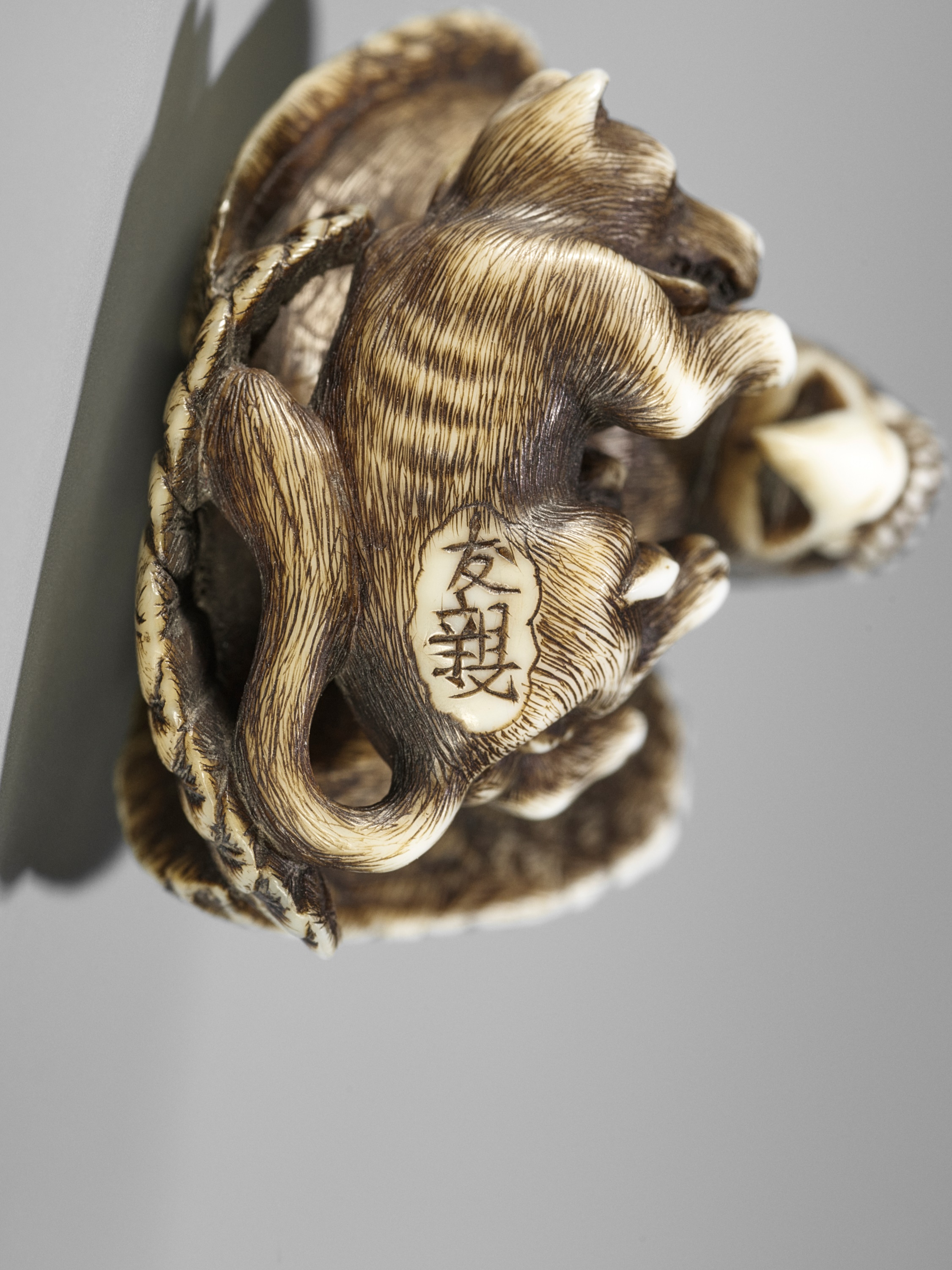 Lot 246 - TOMOCHIKA: AN IVORY NETSUKE OF AN EAGLE