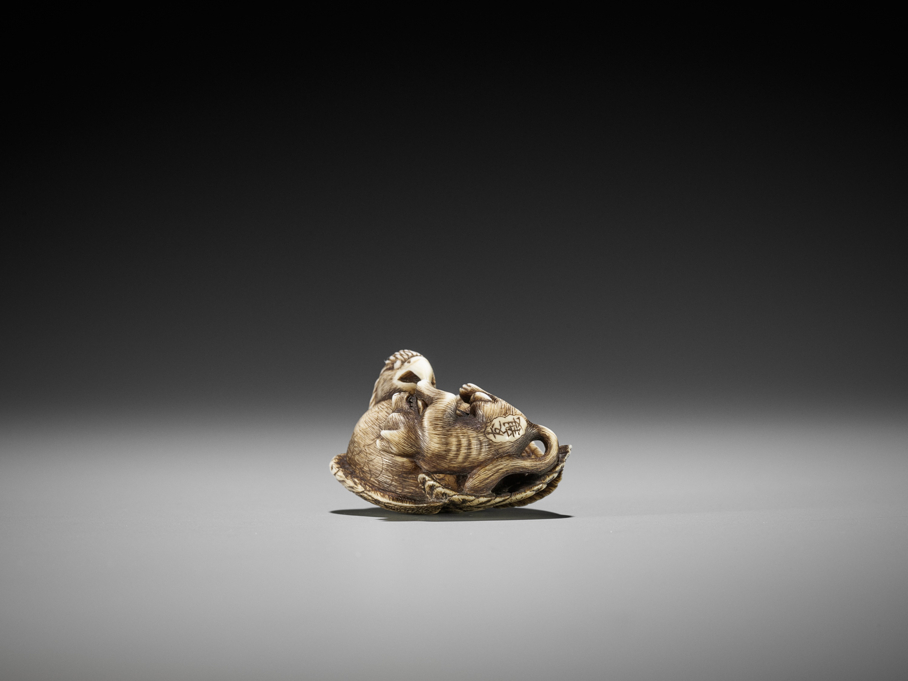 Lot 246 - TOMOCHIKA: AN IVORY NETSUKE OF AN EAGLE