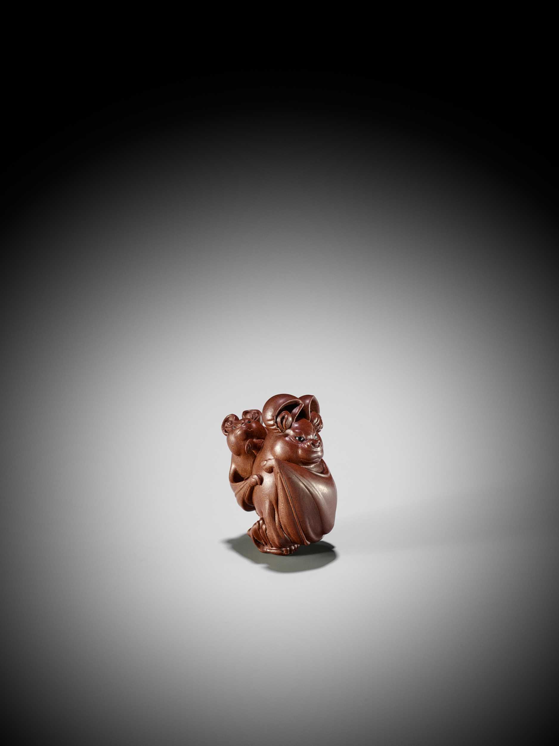 Lot 164 - KENJI: A FINE CONTEMPORARY WOOD NETSUKE OF A