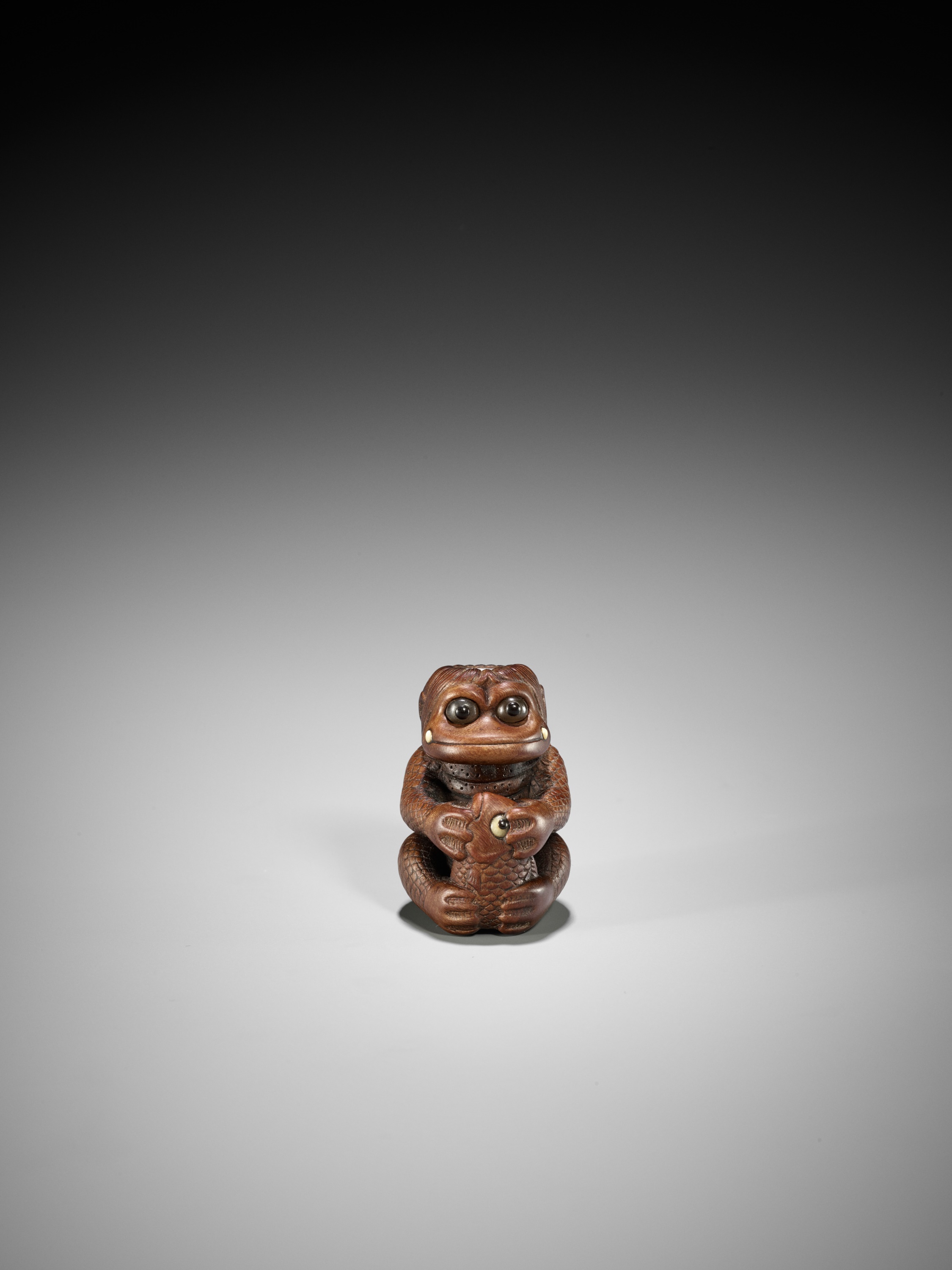 Lot 156 - AN AMUSING INLAID CONTEMPORARY WOOD NETSUKE