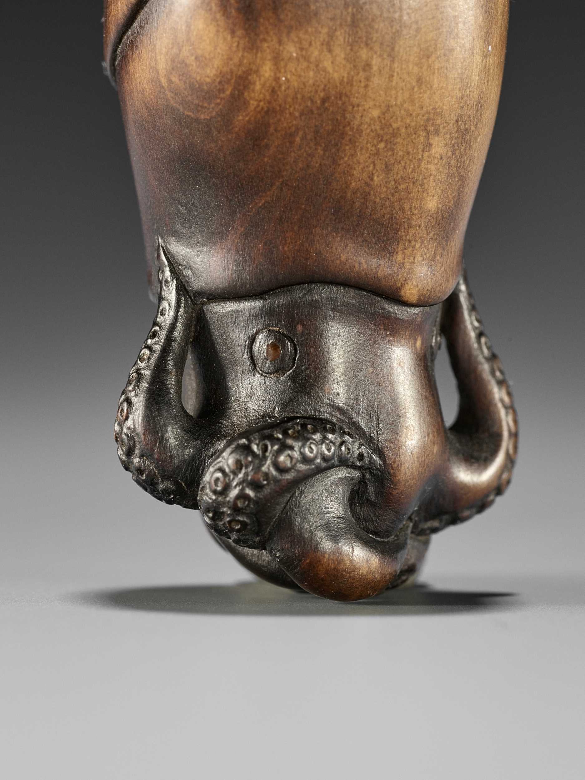 Lot 32 - YOSUI: A RARE WOOD NETSUKE OF A SQUID