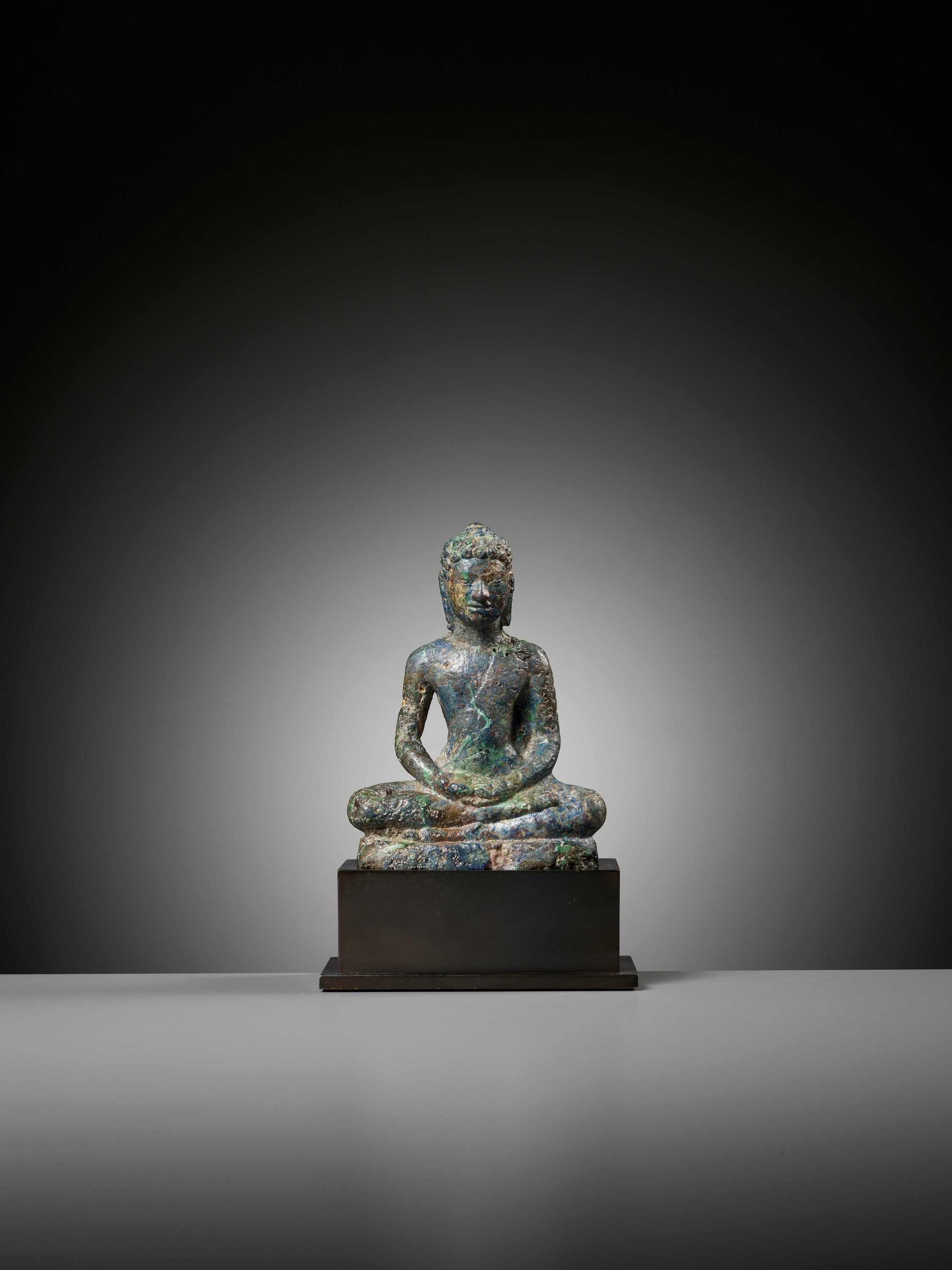 Lot 231 - A BRONZE FIGURE OF BUDDHA, PRE-ANGKOR PERIOD