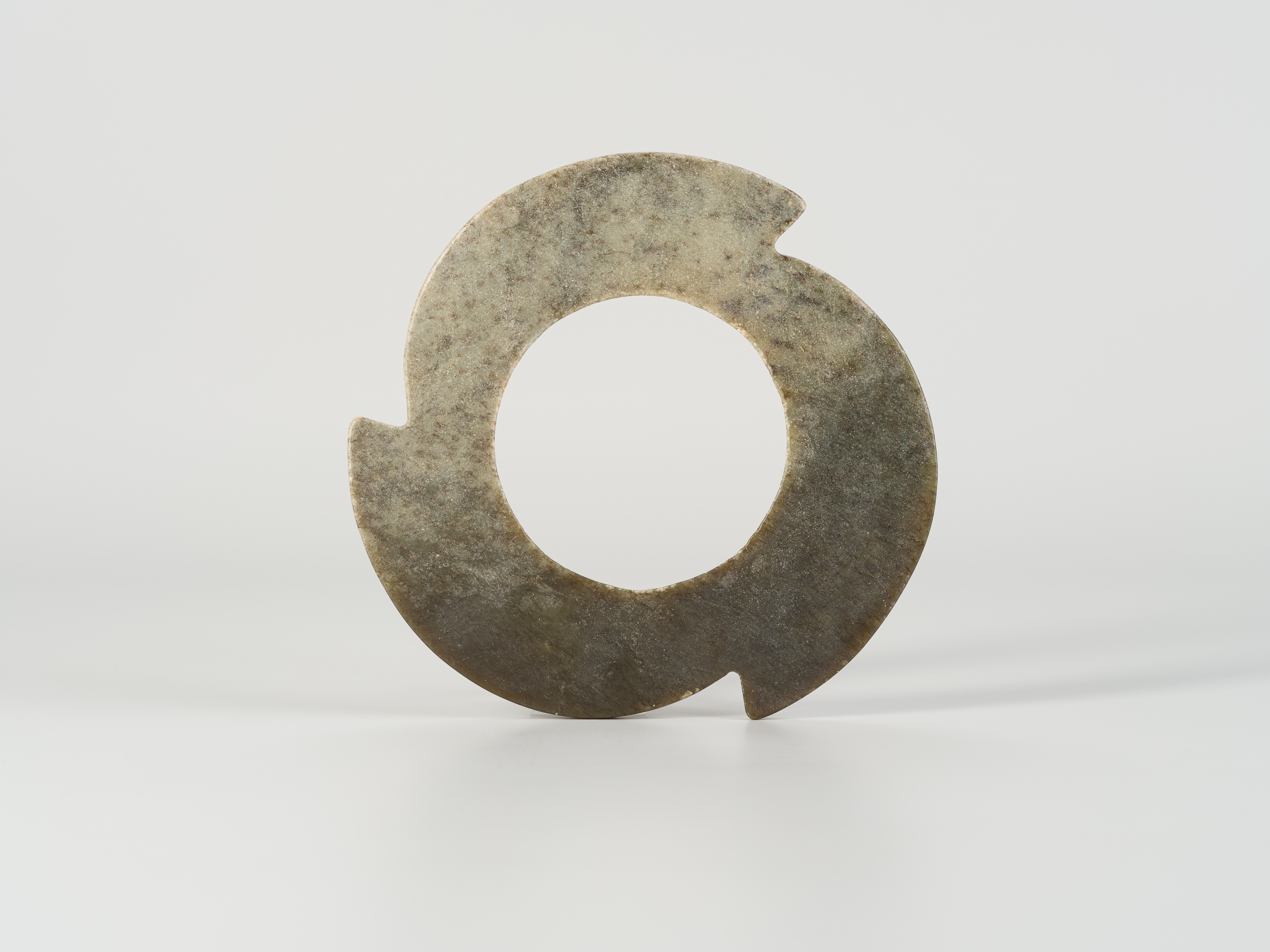 Lot 800 - A JADE NOTCHED DISC, LATE NEOLITHIC PERIOD