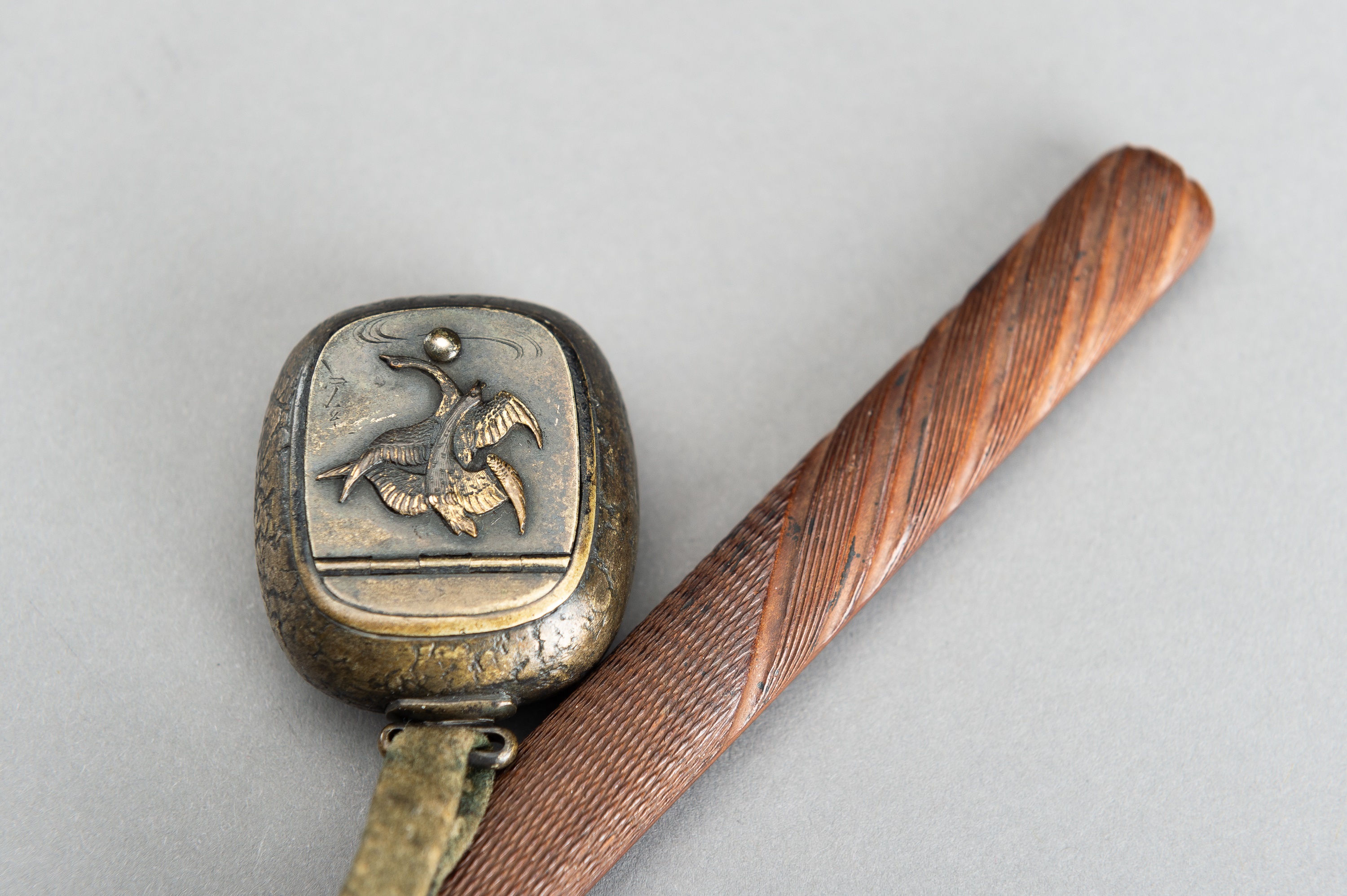 Lot 1621 - RYUMIN: A WOOD AND BRASS ‘GEESE’ YATATE,