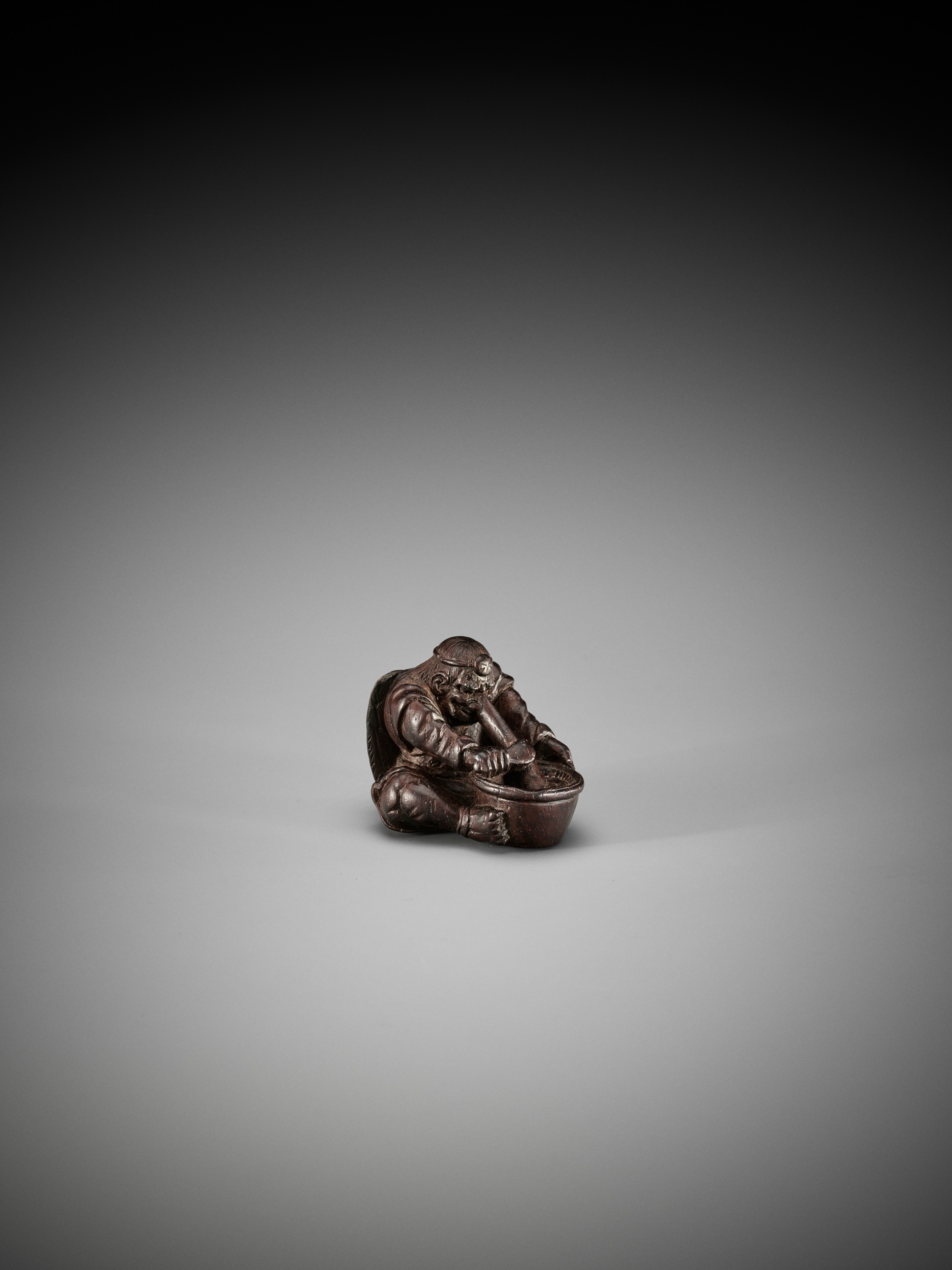 Lot 68 - AN AMUSING PLUM WOOD SHUNGA NETSUKE OF A