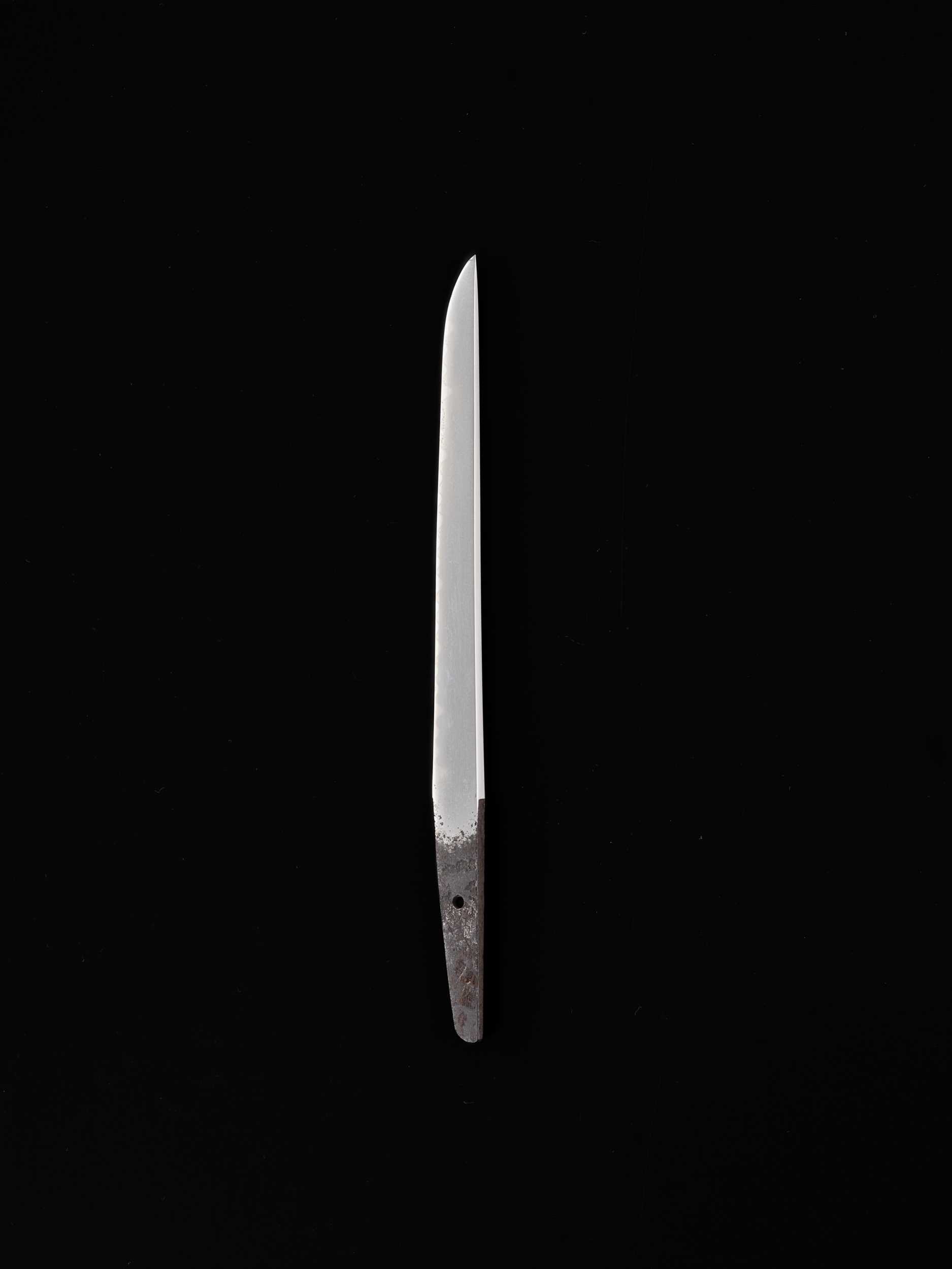 Lot 140 - A RARE MINO YOROI-DOSHI (‘ARMOR PIERCER’) IN