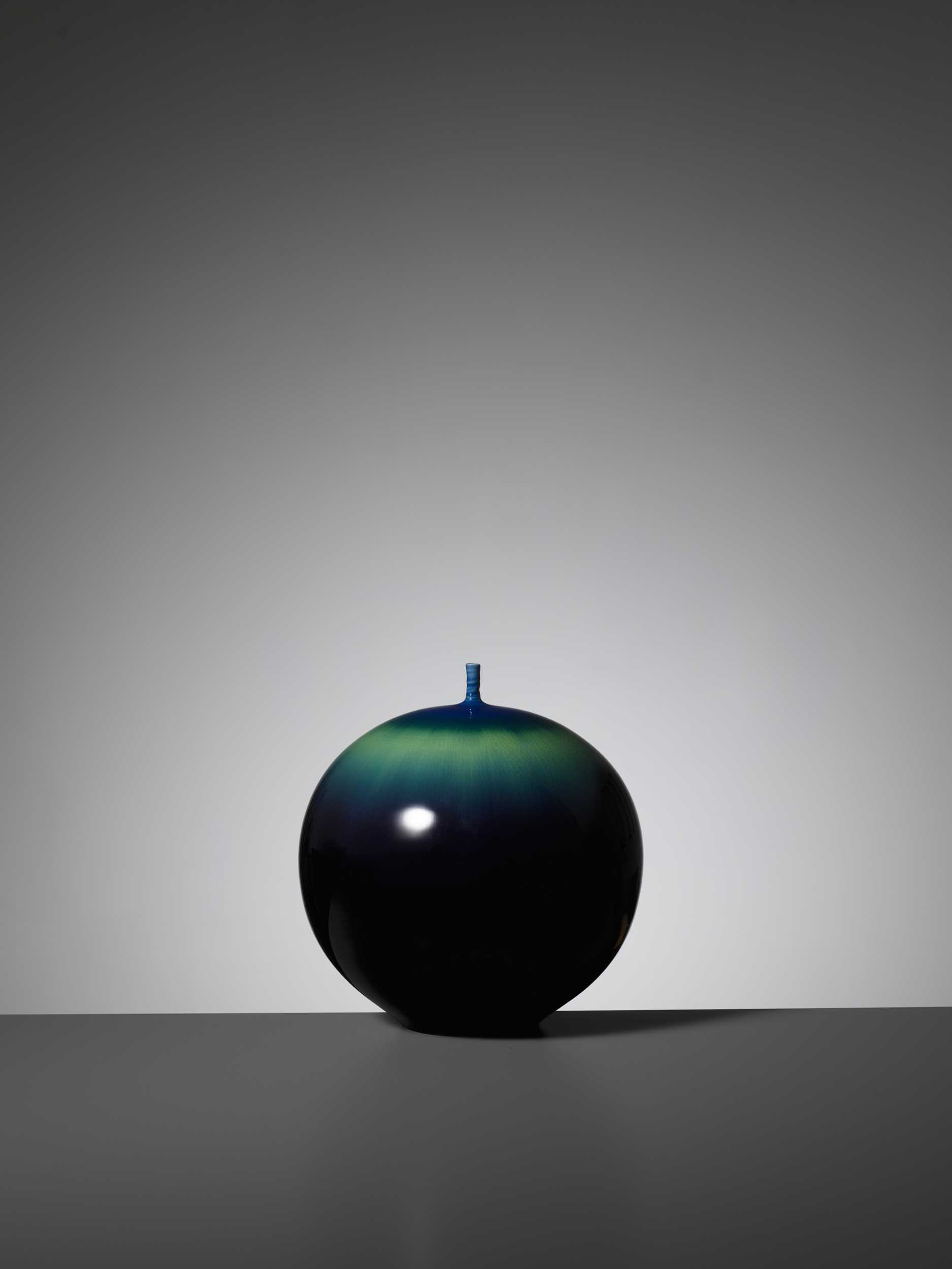 Lot 121 - TOKUDA YASOKICHI III: A FINE KUTANI GLAZED