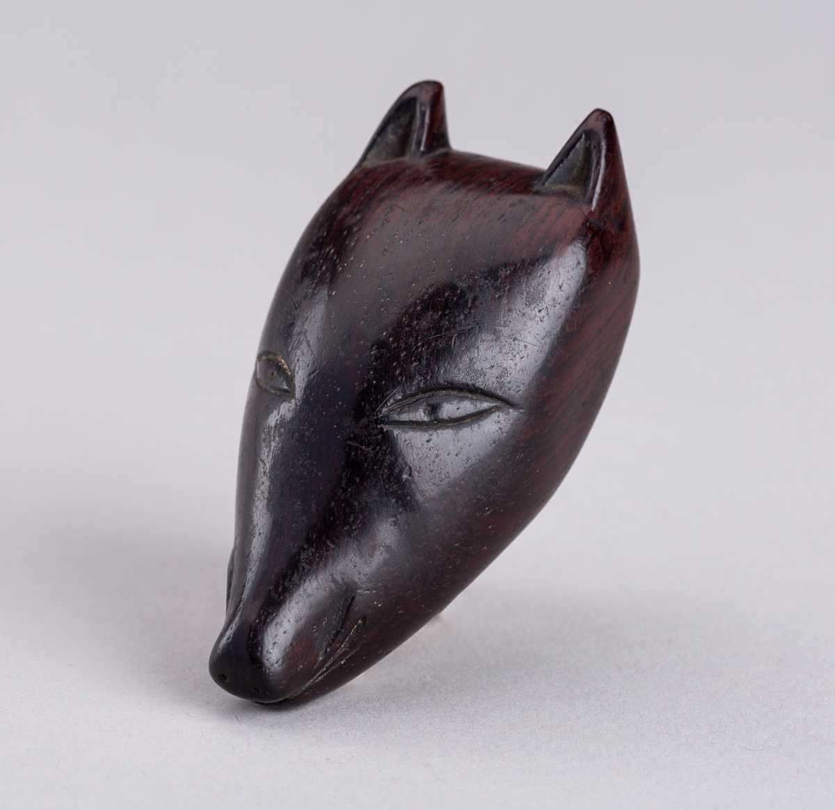 Lot 849 - AN UNUSUAL WOOD FOX MASK NETSUKE, 19TH