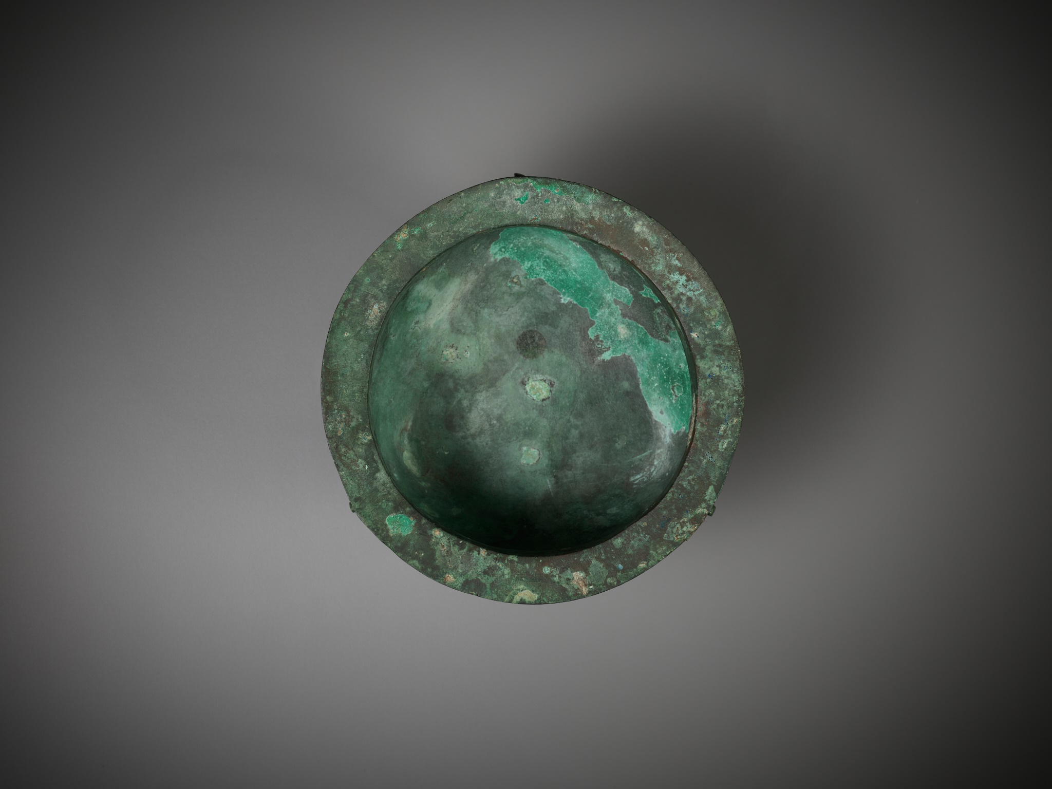 Lot 125 - AN ARCHAIC BRONZE RITUAL FOOD VESSEL, LI,