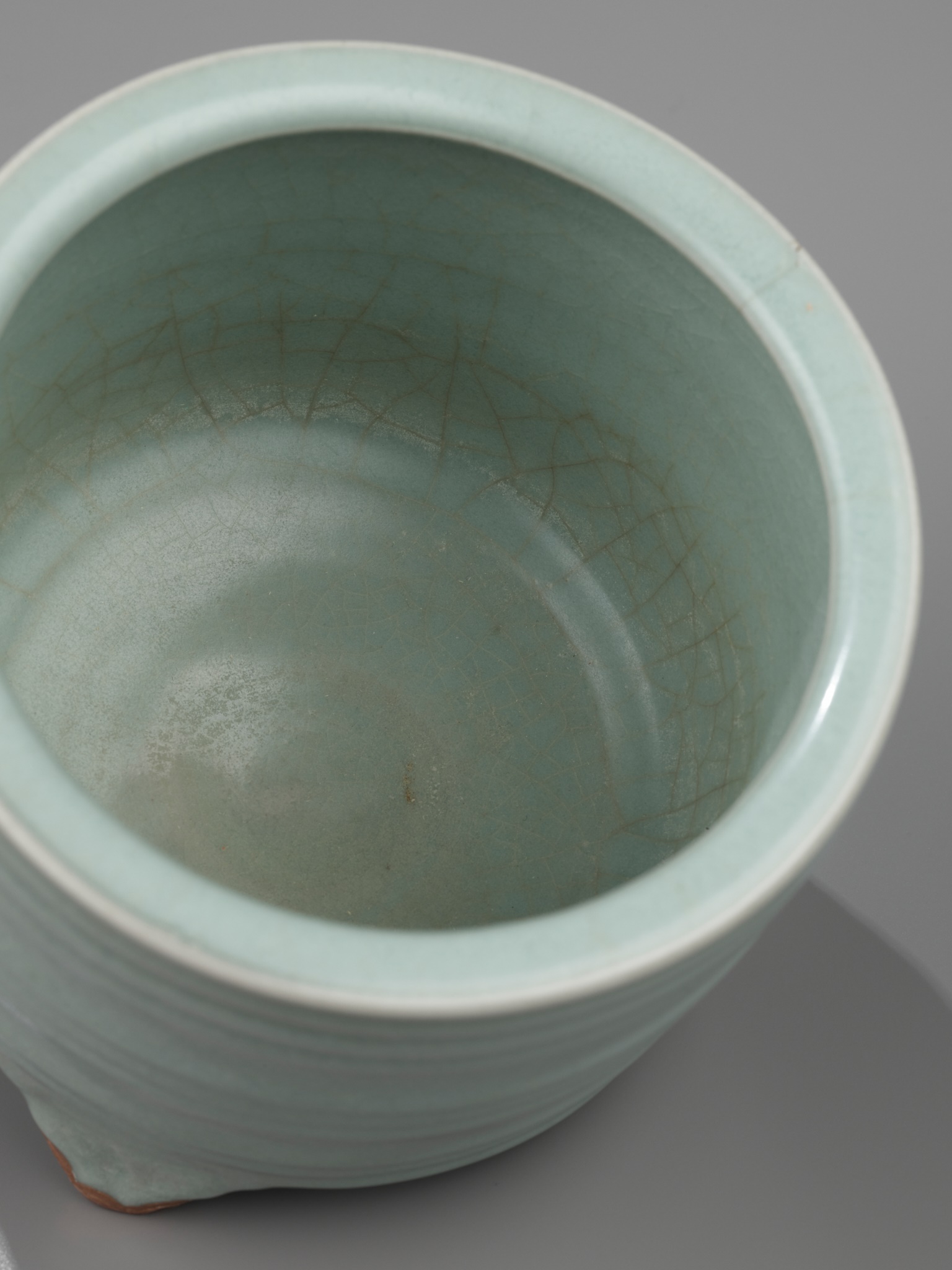 Lot 78 - A GUAN-TYPE LONGQUAN TRIPOD CENSER, LIAN,