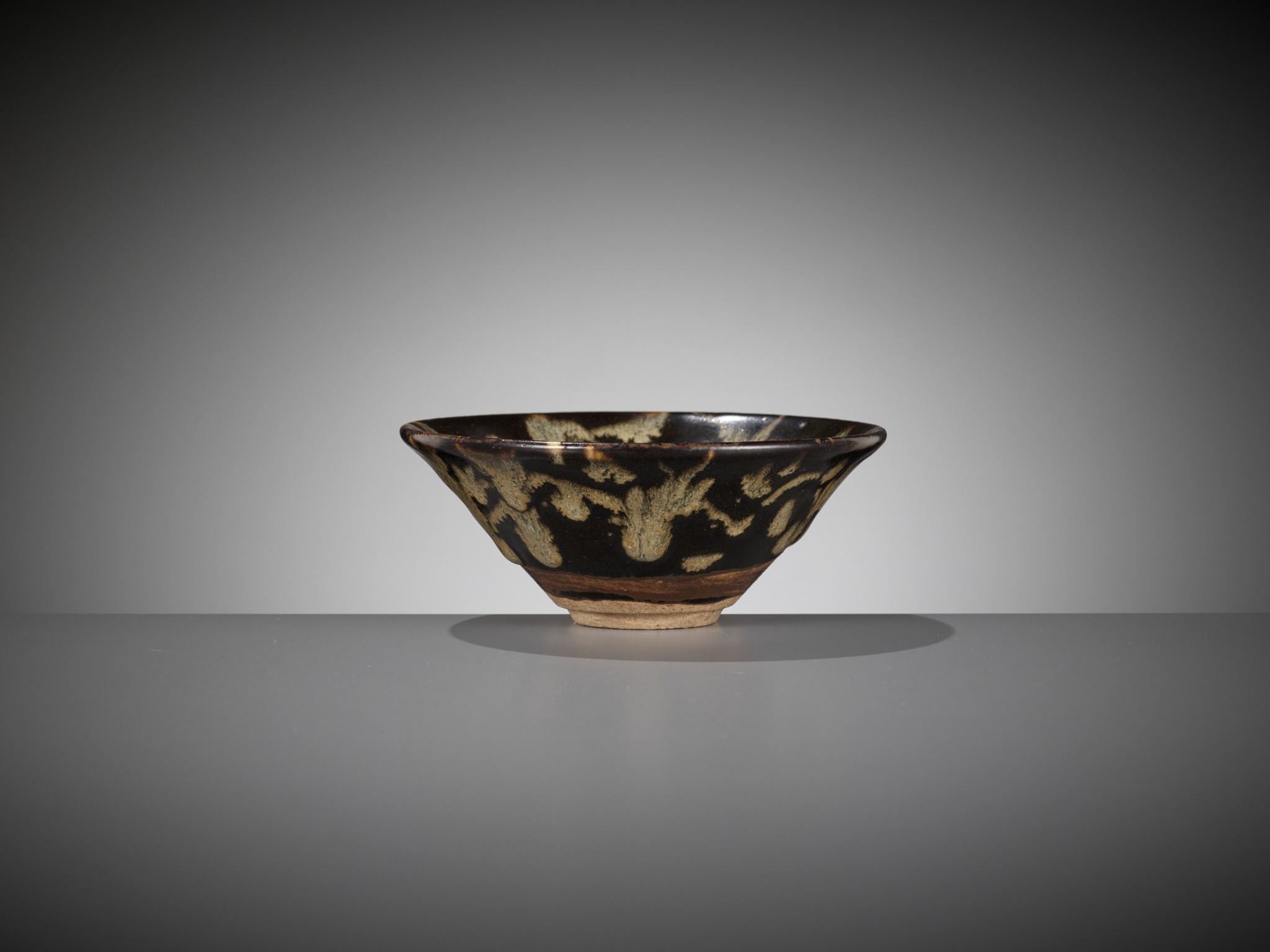 Lot 76 - A JIZHOU ‘TORTOISESHELL’ GLAZED BOWL,