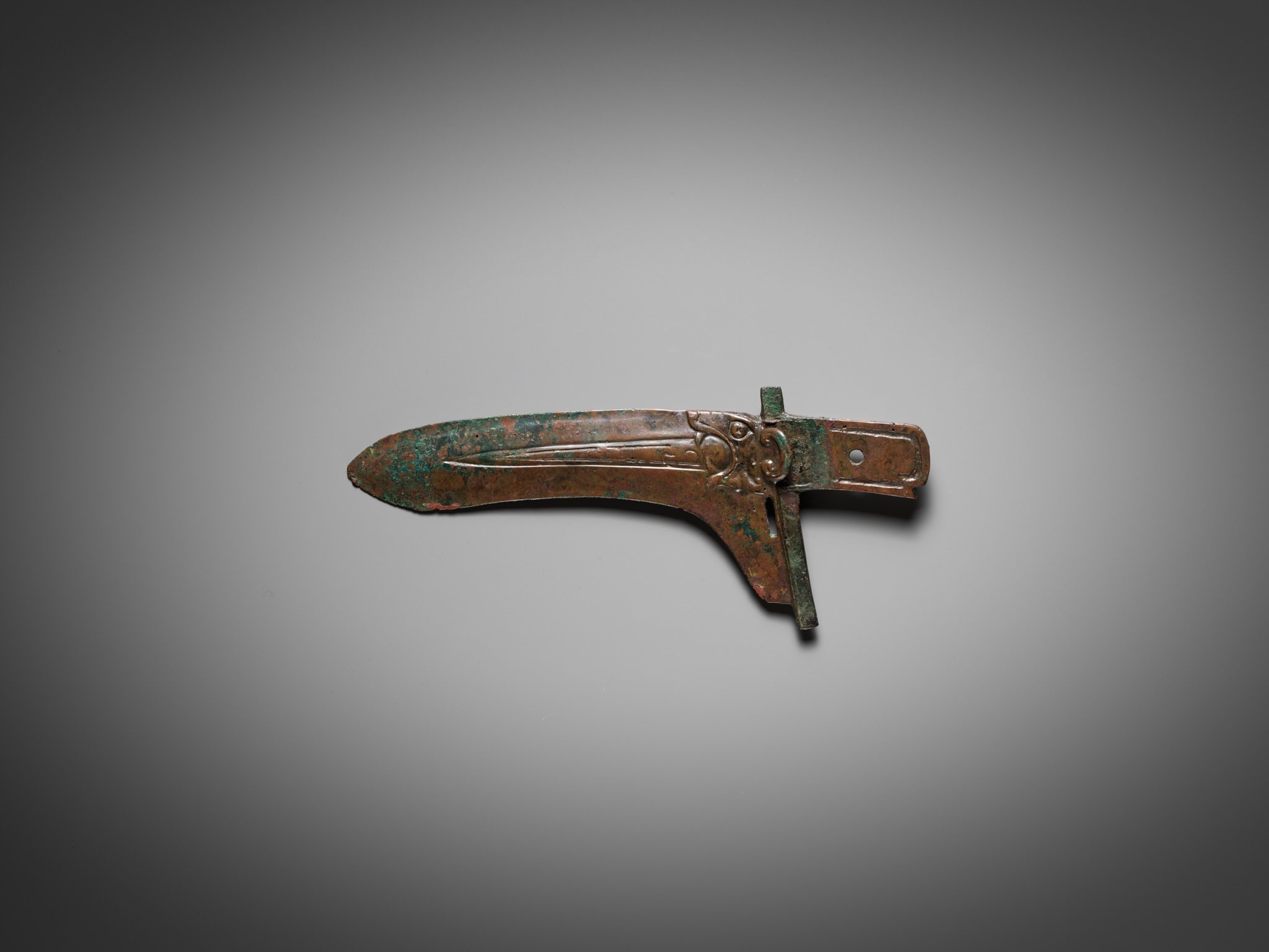 Lot 464 - A BRONZE HALBERD BLADE, GE, WESTERN ZHOU