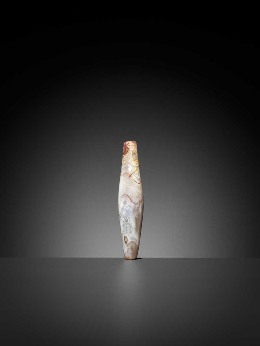 Lot 660 - A LARGE BACTRIAN BANDED AGATE BEAD, LATE 3RD