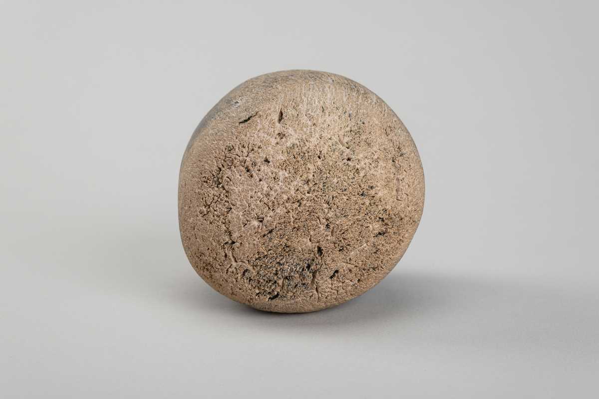 Lot 732 - A TRANSLUCENT GLASS ‘COSMIC EGG’, HAN