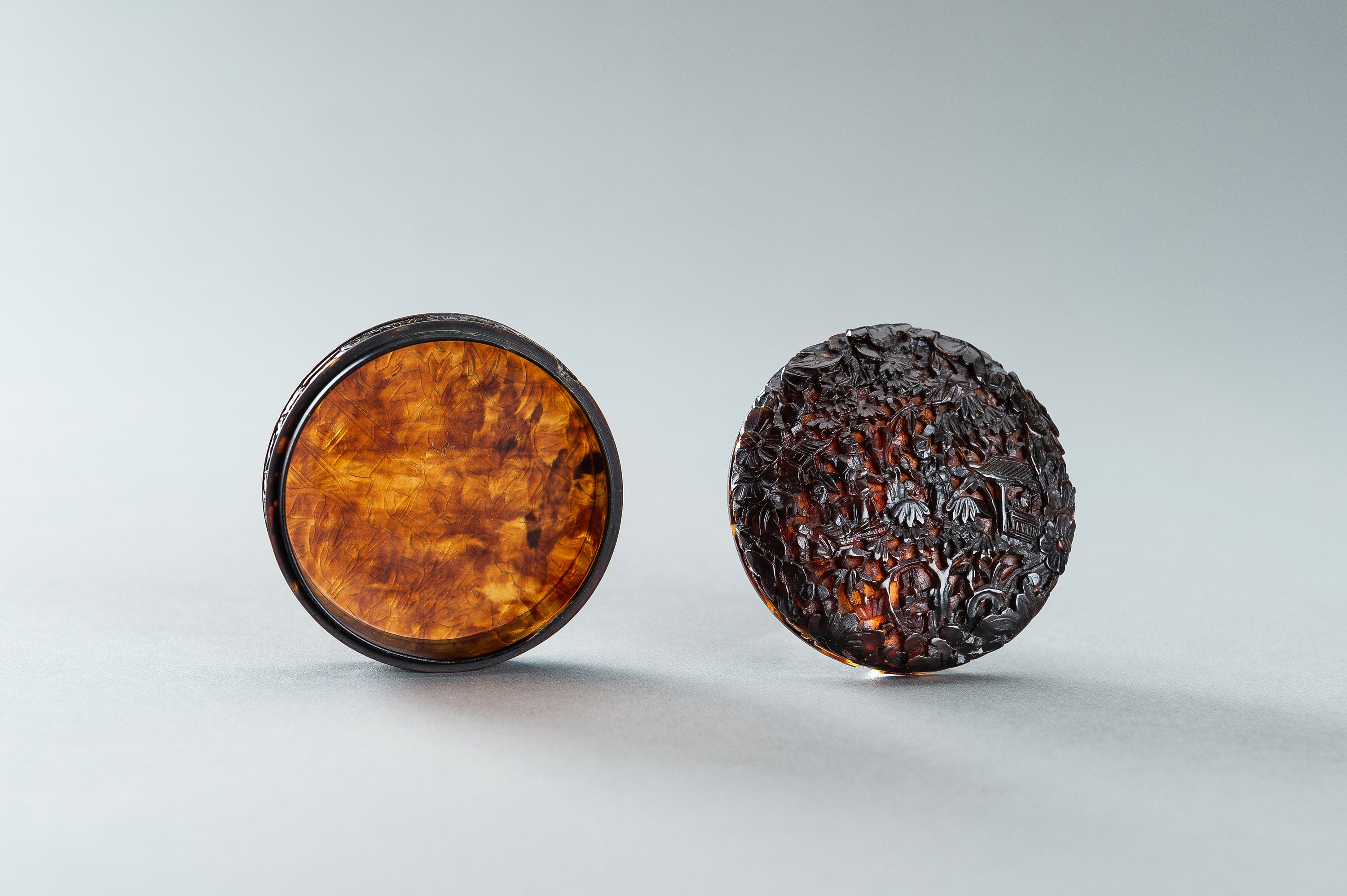 Lot 55 - A CARVED TORTOISESHELL SNUFF BOX AND A ‘RHINO
