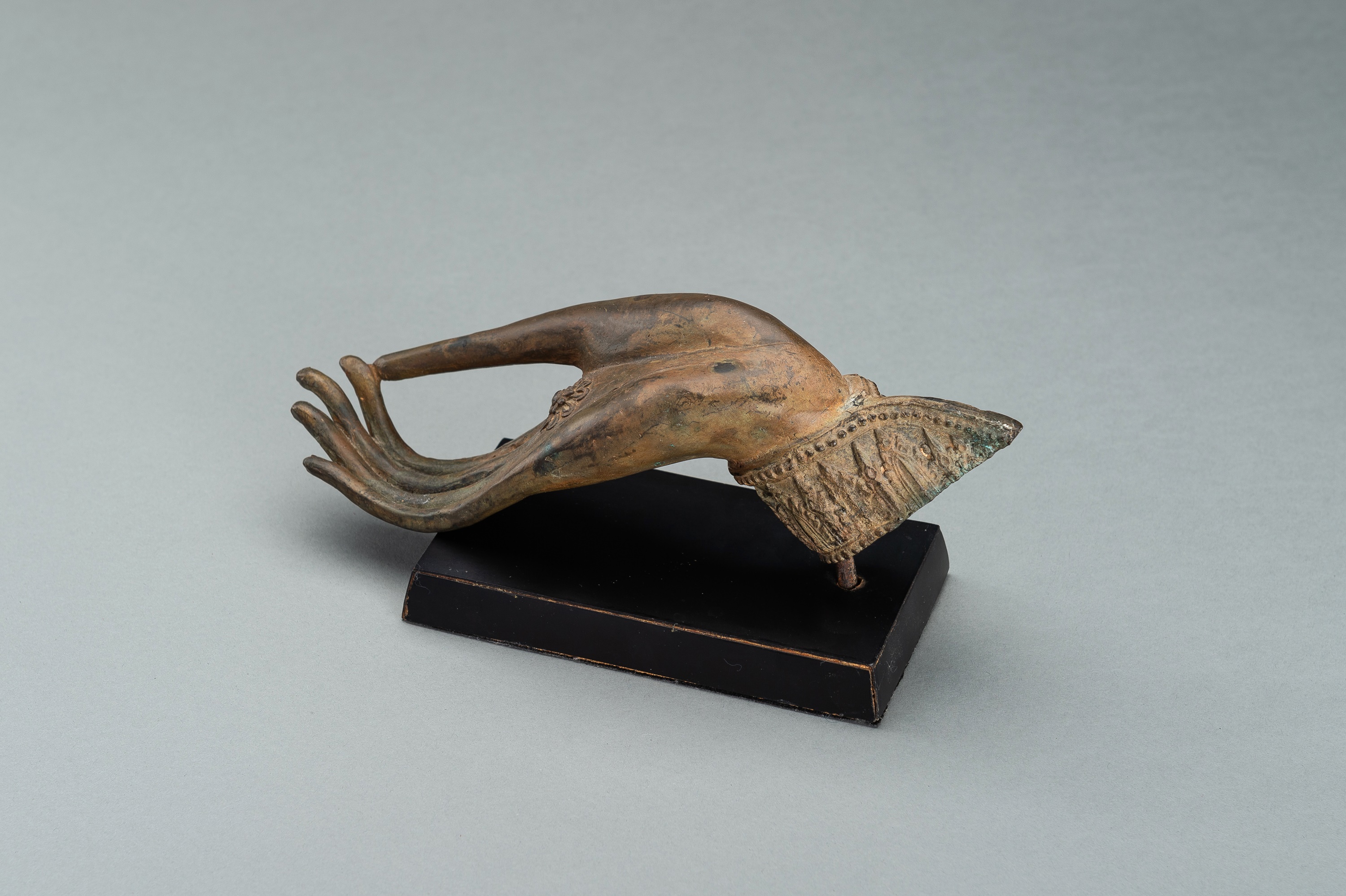 Lot 818 - A LIFESIZE BRONZE HAND OF BUDDHA, c. 1900s