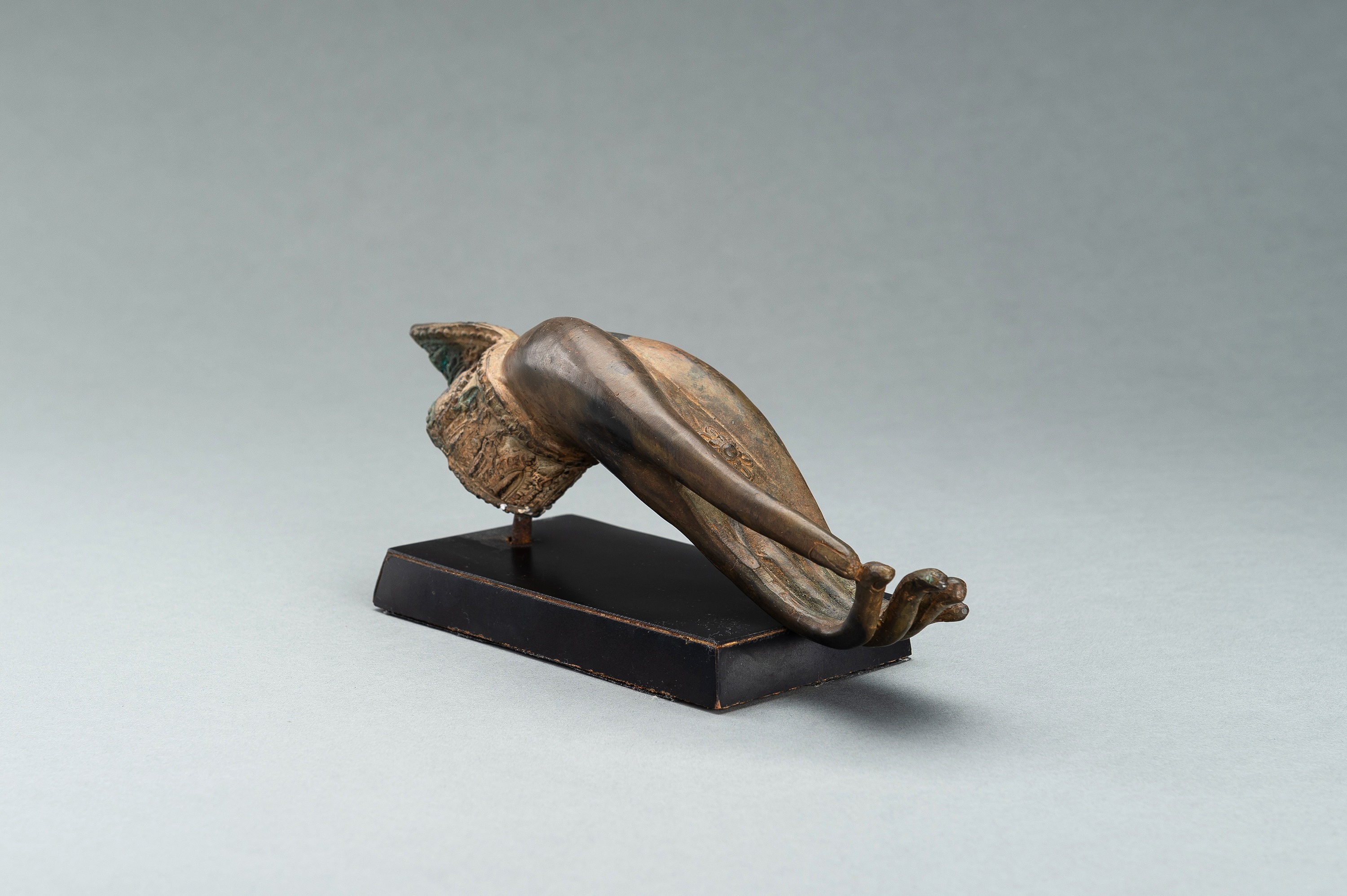 Lot 818 - A LIFESIZE BRONZE HAND OF BUDDHA, c. 1900s