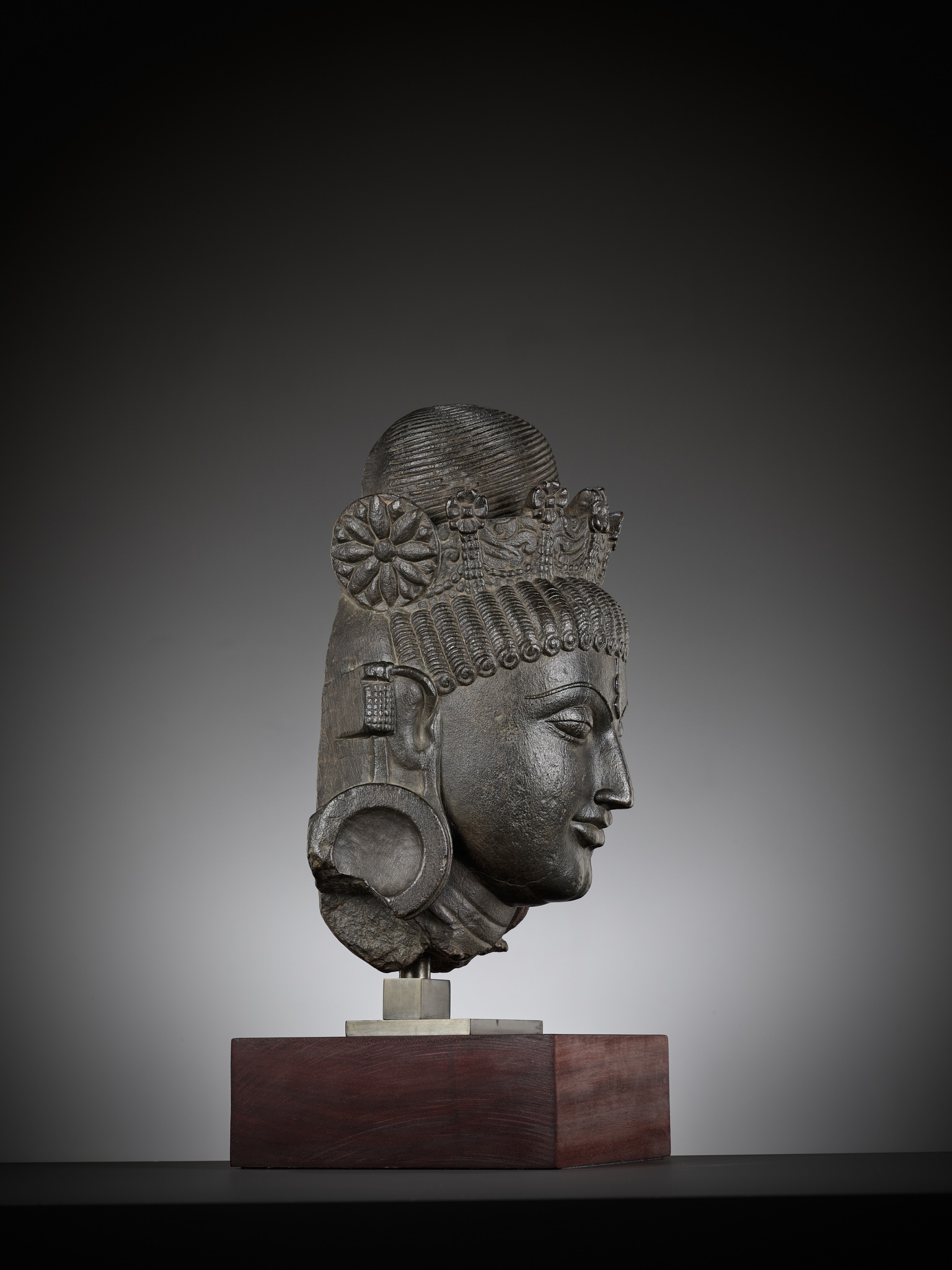 Lot 239 - AN IMPORTANT AND MONUMENTAL BLACK STONE HEAD