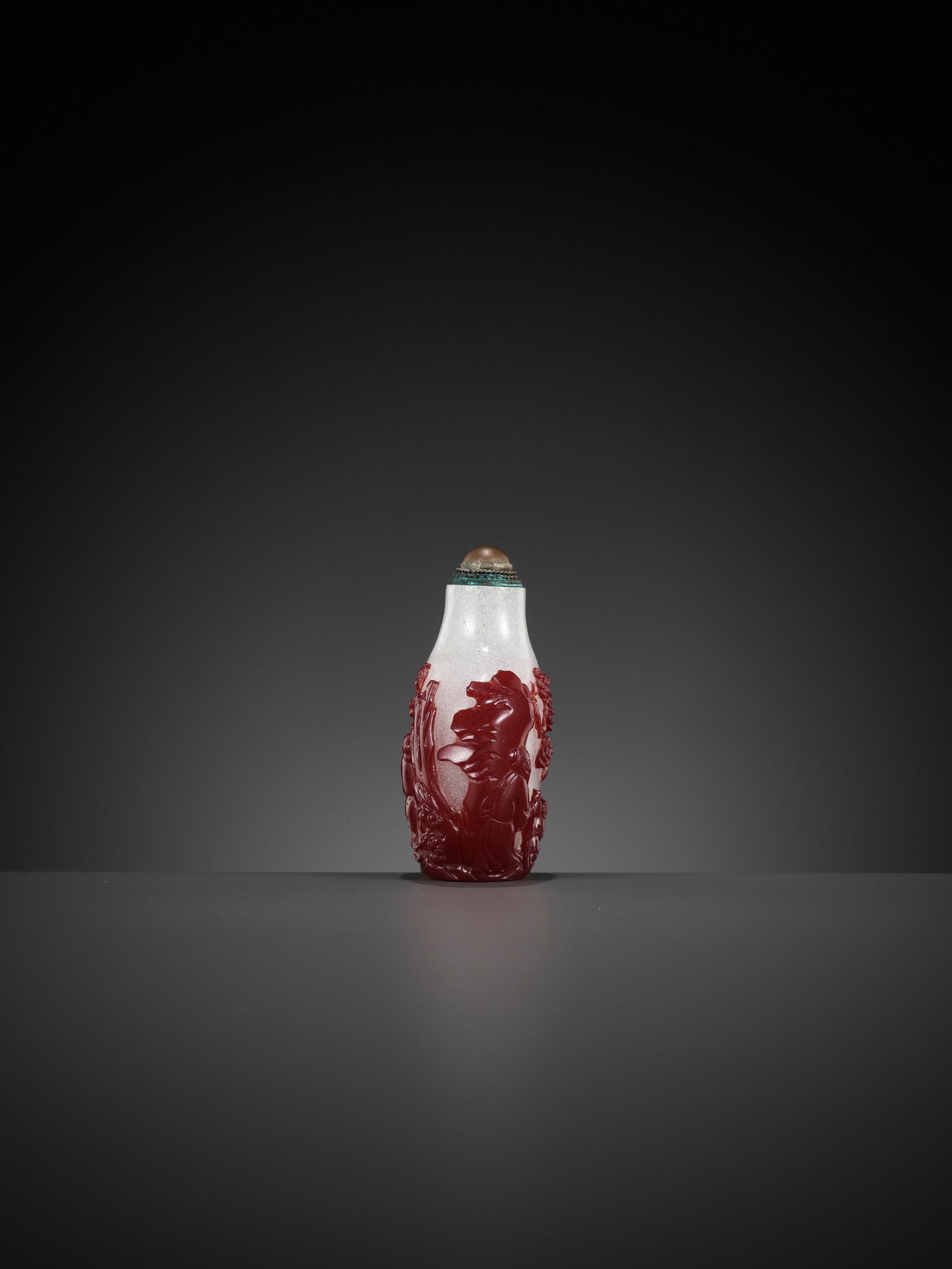 Lot 595 - A RUBY-RED OVERLAY SNOWFLAKE GLASS ‘SCHOLAR’