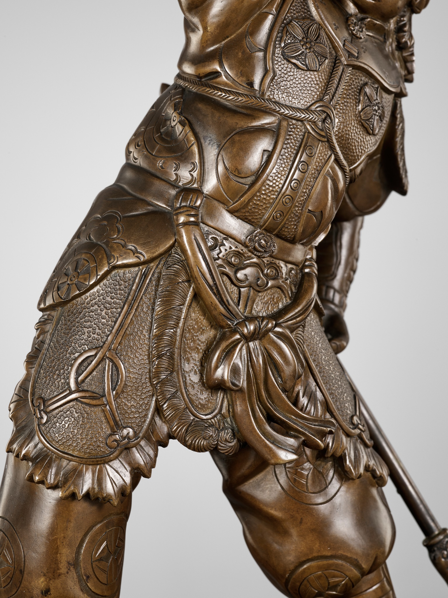 Lot 30 - A BRONZE FIGURE OF A SAMURAI LIFTING A GONG