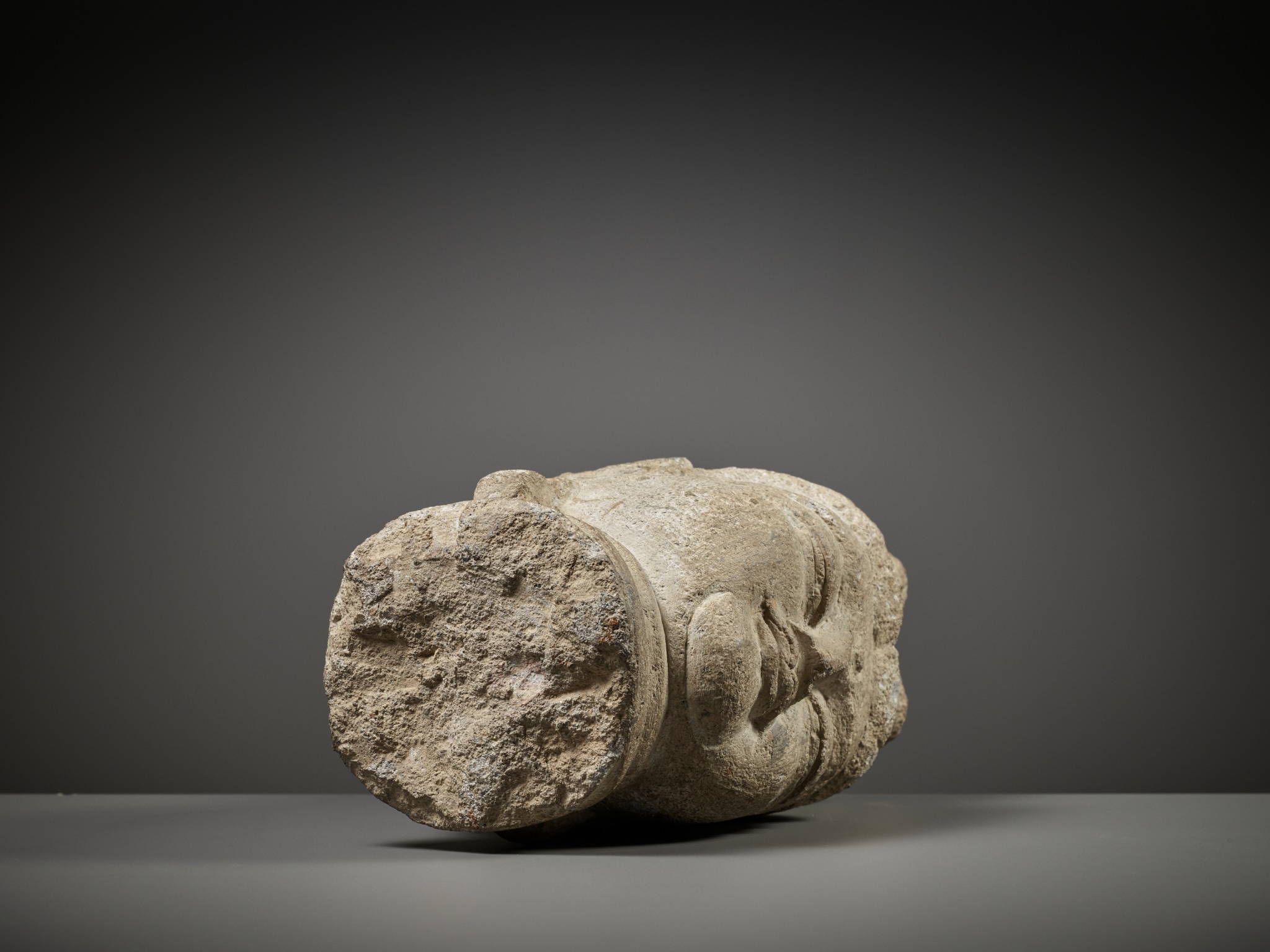 Lot 170 - A RARE SANDSTONE HEAD OF GUANYIN, SUI TO