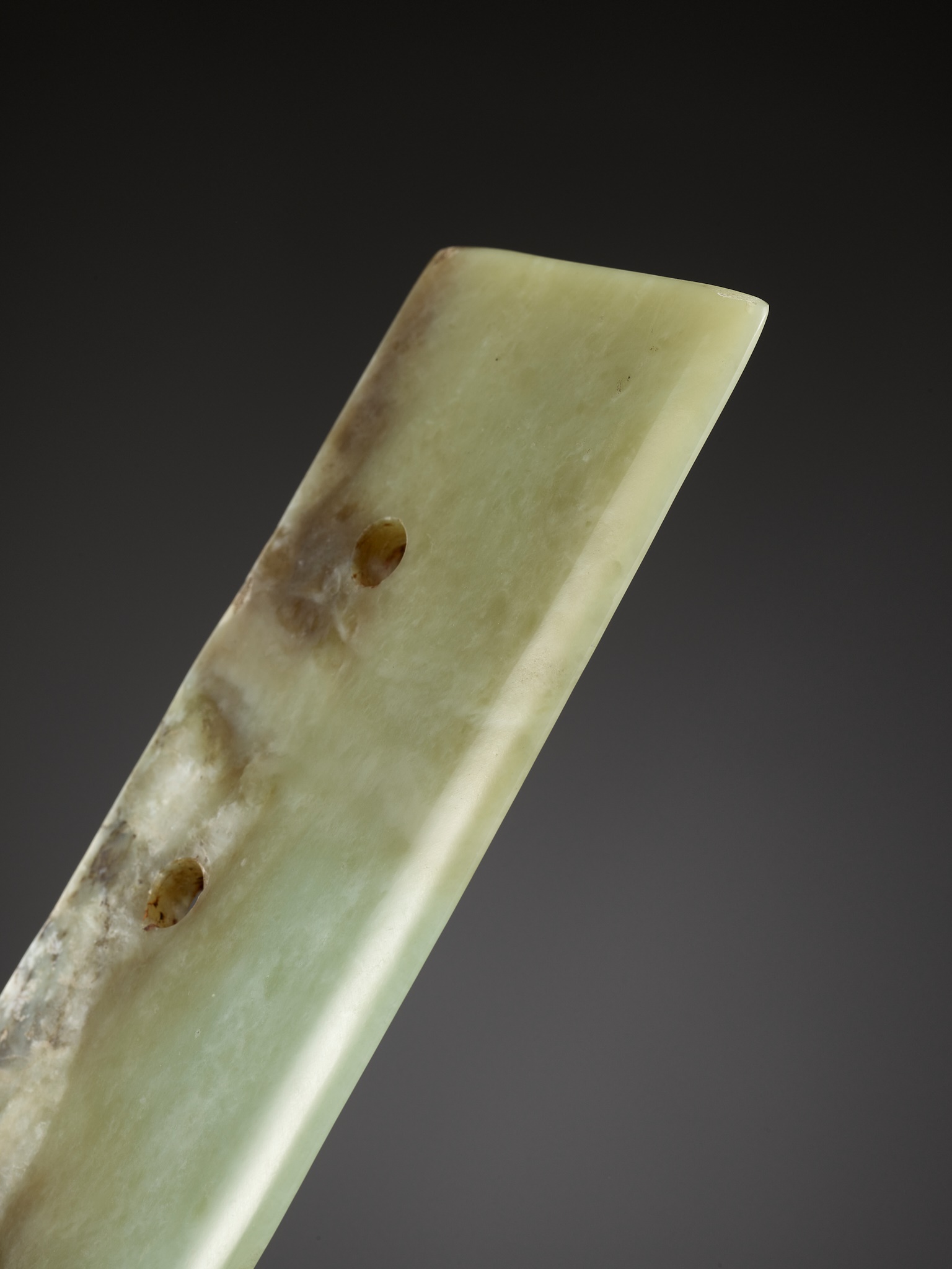 Lot 16 - A GREEN JADE CEREMONIAL BLADE, NEOLITHIC
