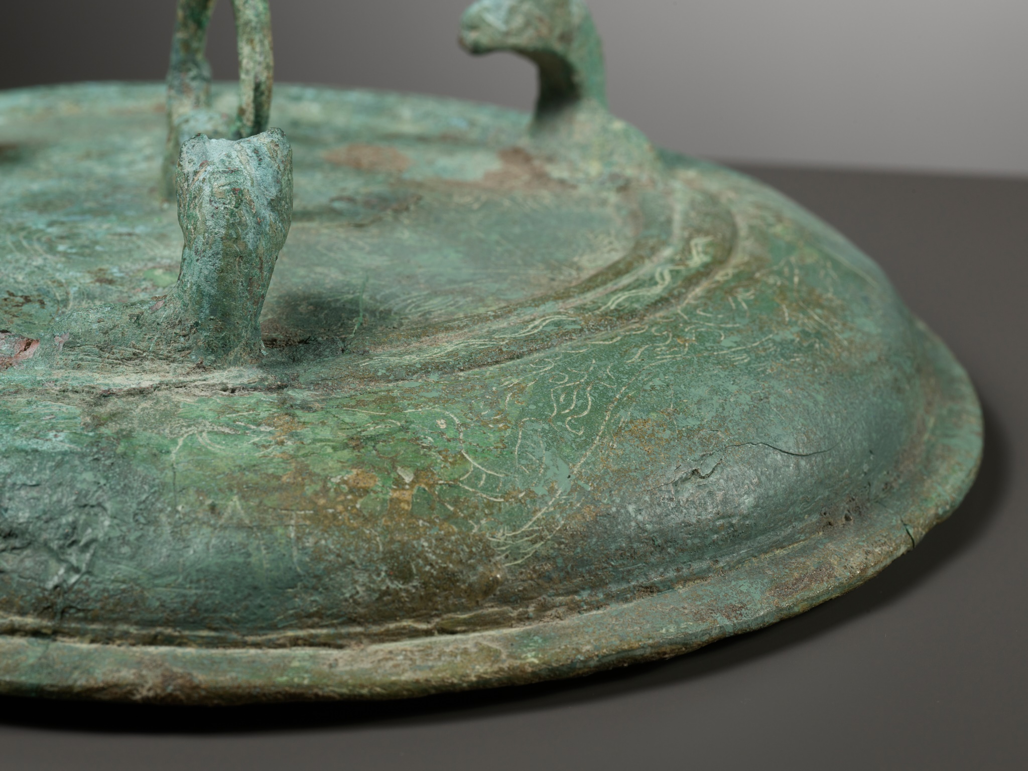 Lot 130 - A RARE BRONZE TRIPOD VESSEL AND COVER, LIAN,