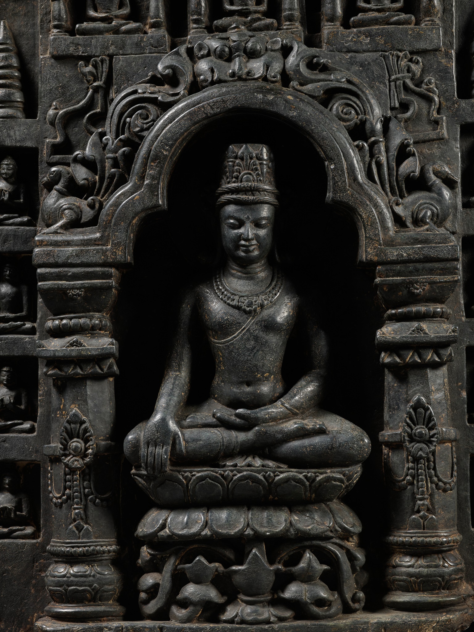 Lot 241 - A MAGNIFICENT BLACK STONE STELE DEPICTING AN