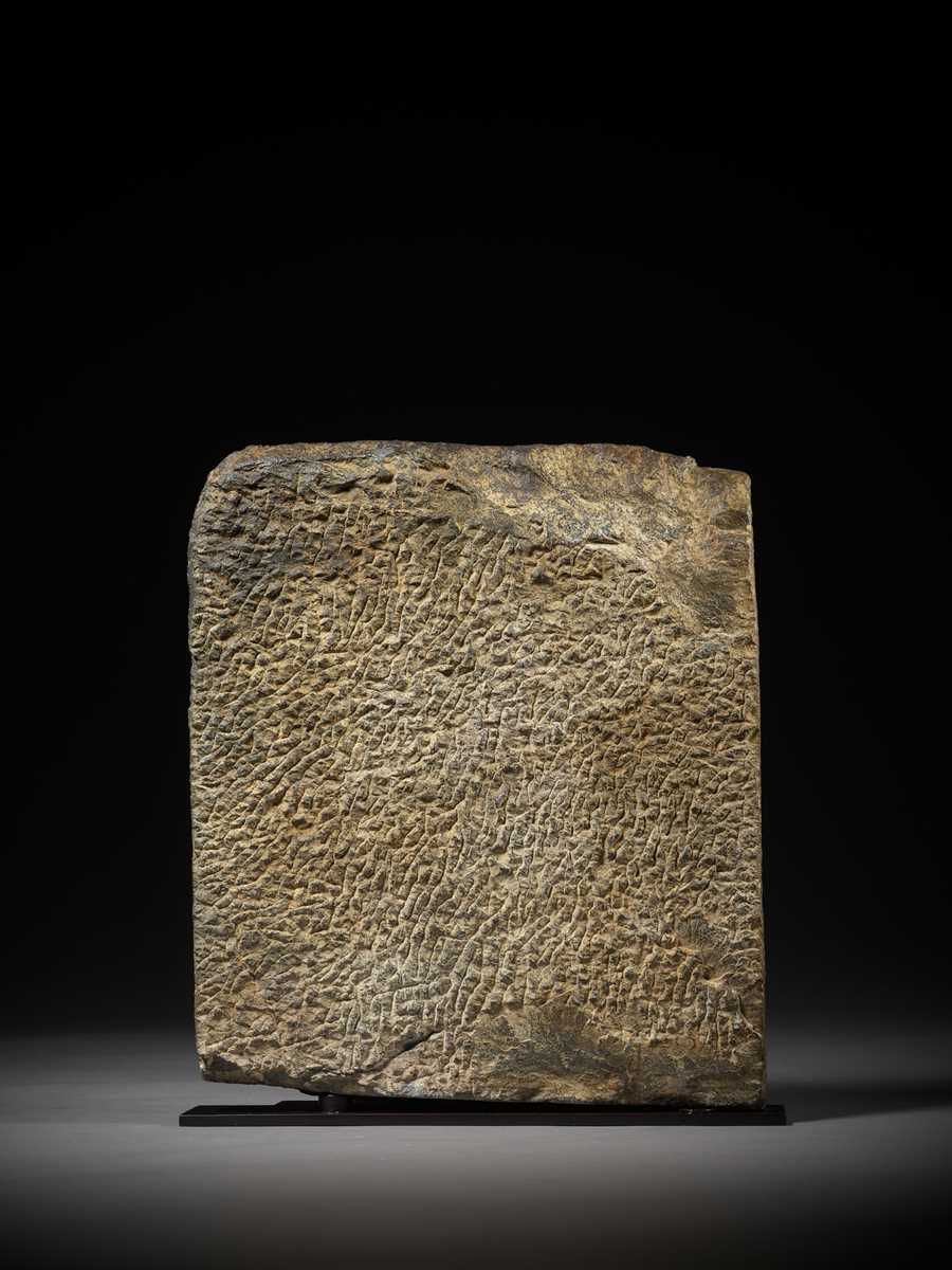 Lot 241 - A MAGNIFICENT BLACK STONE STELE DEPICTING AN