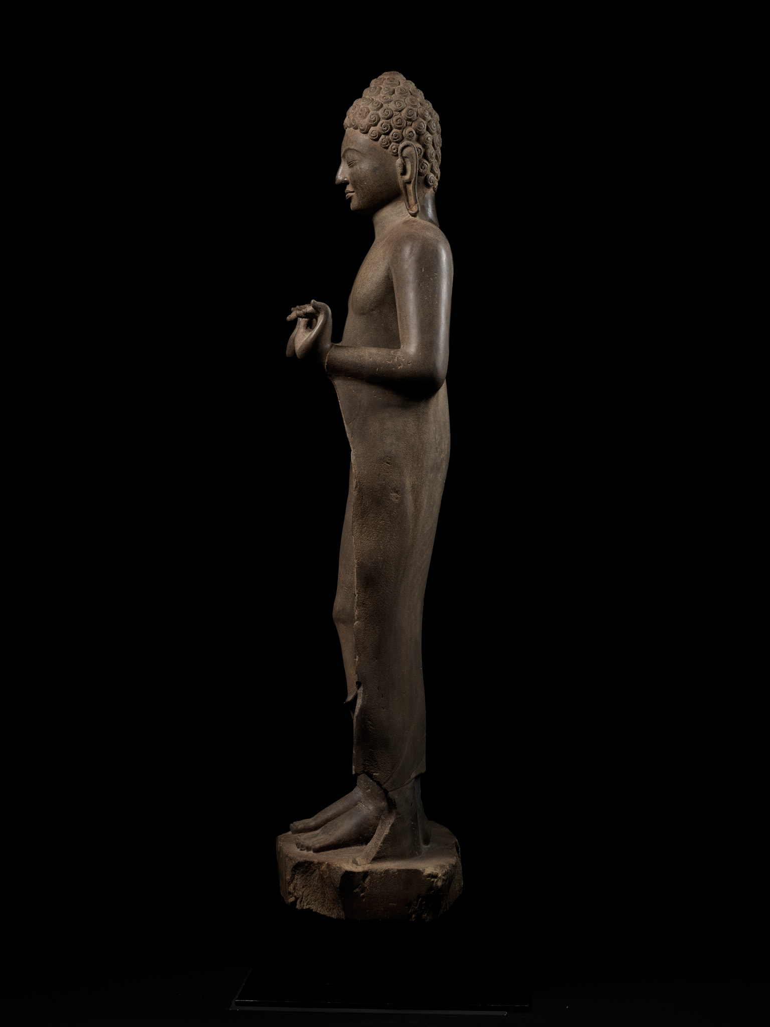 Lot 165 - A MONUMENTAL SANDSTONE FIGURE OF BUDDHA,
