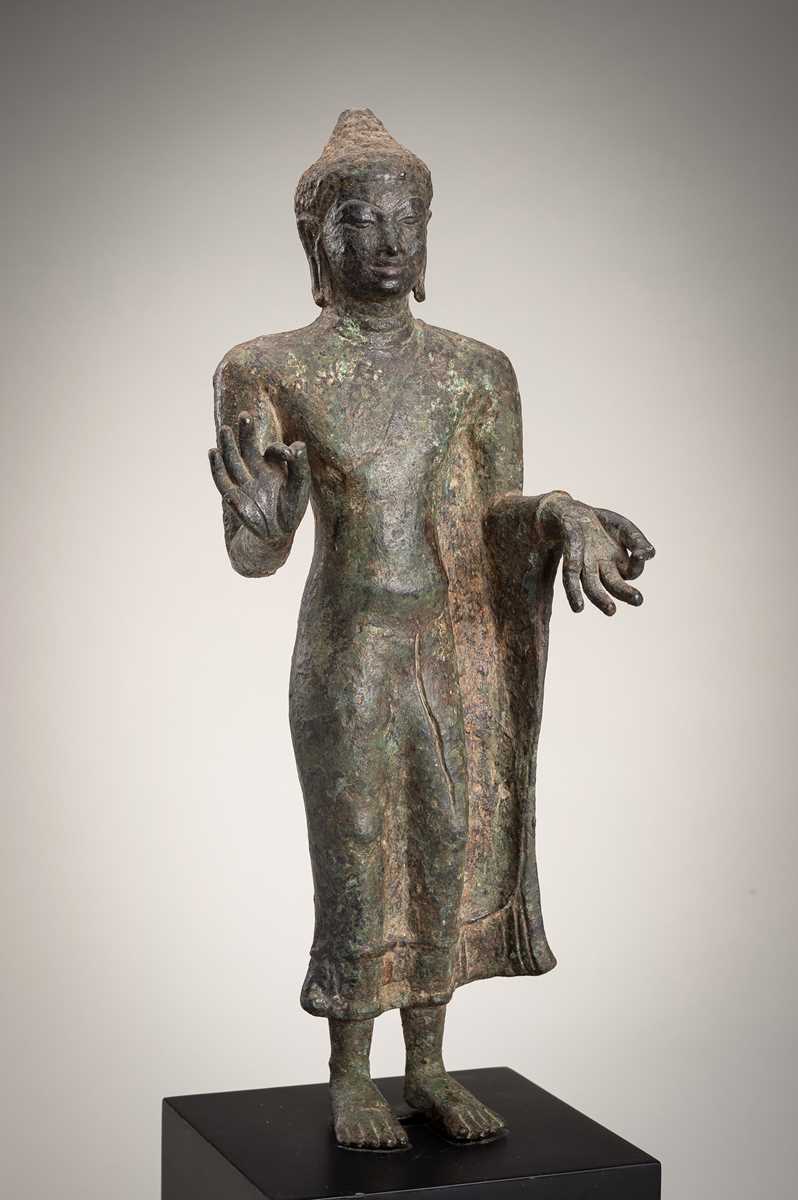 Lot 1420 - A BRONZE FIGURE OF BUDDHA, MON DVARAVATI