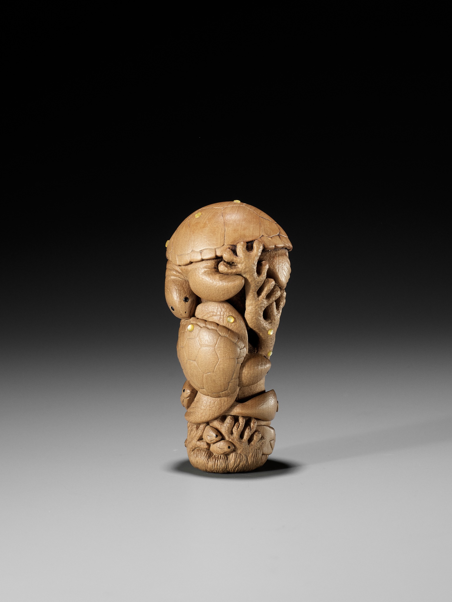 Lot 312 - DOUG MARSDEN: AN INLAID WOOD NETSUKE OF