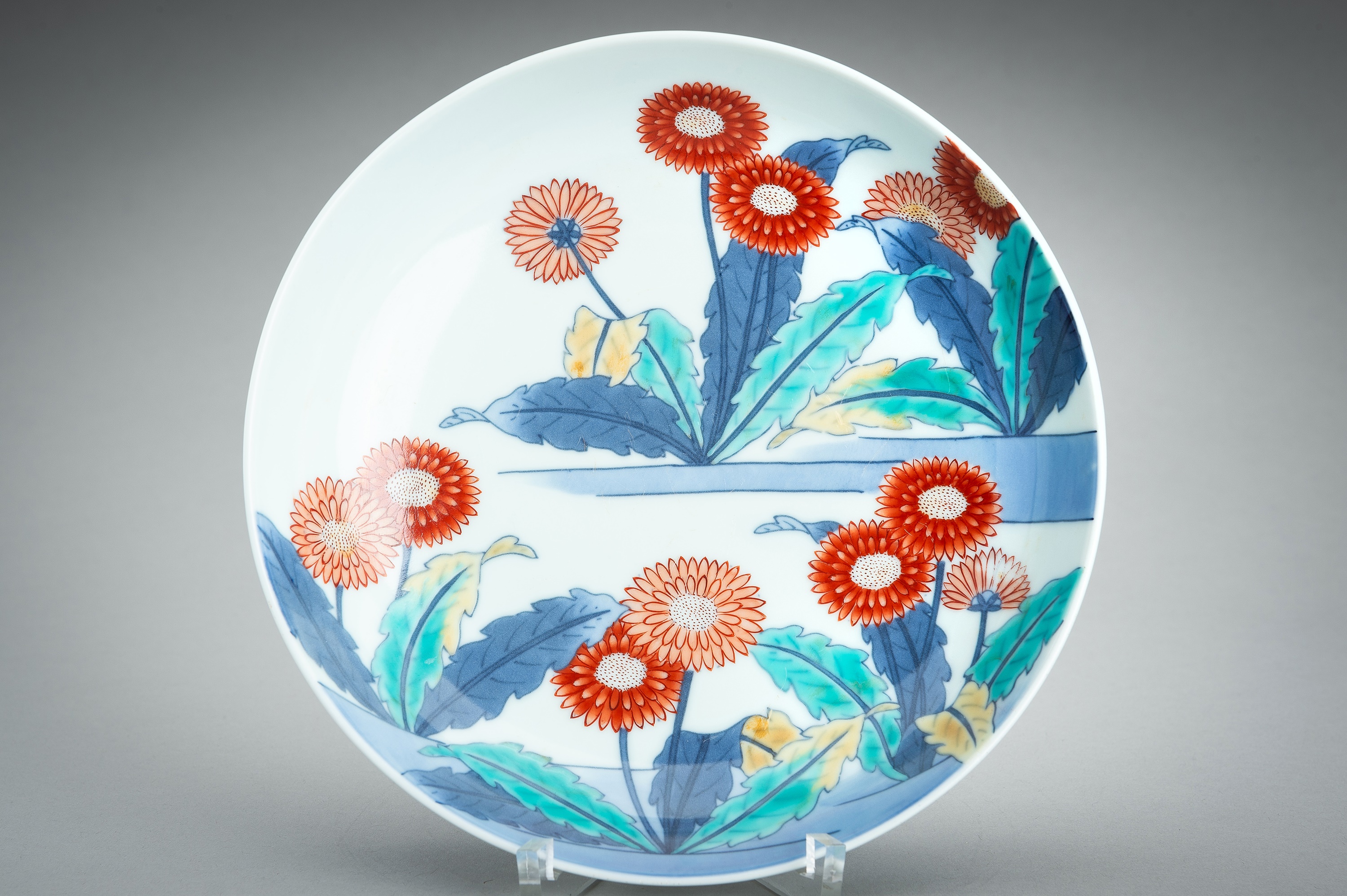 Lot 138 - A NABESHIMA PORCELAIN ´FLORAL´ BOWL, 19th