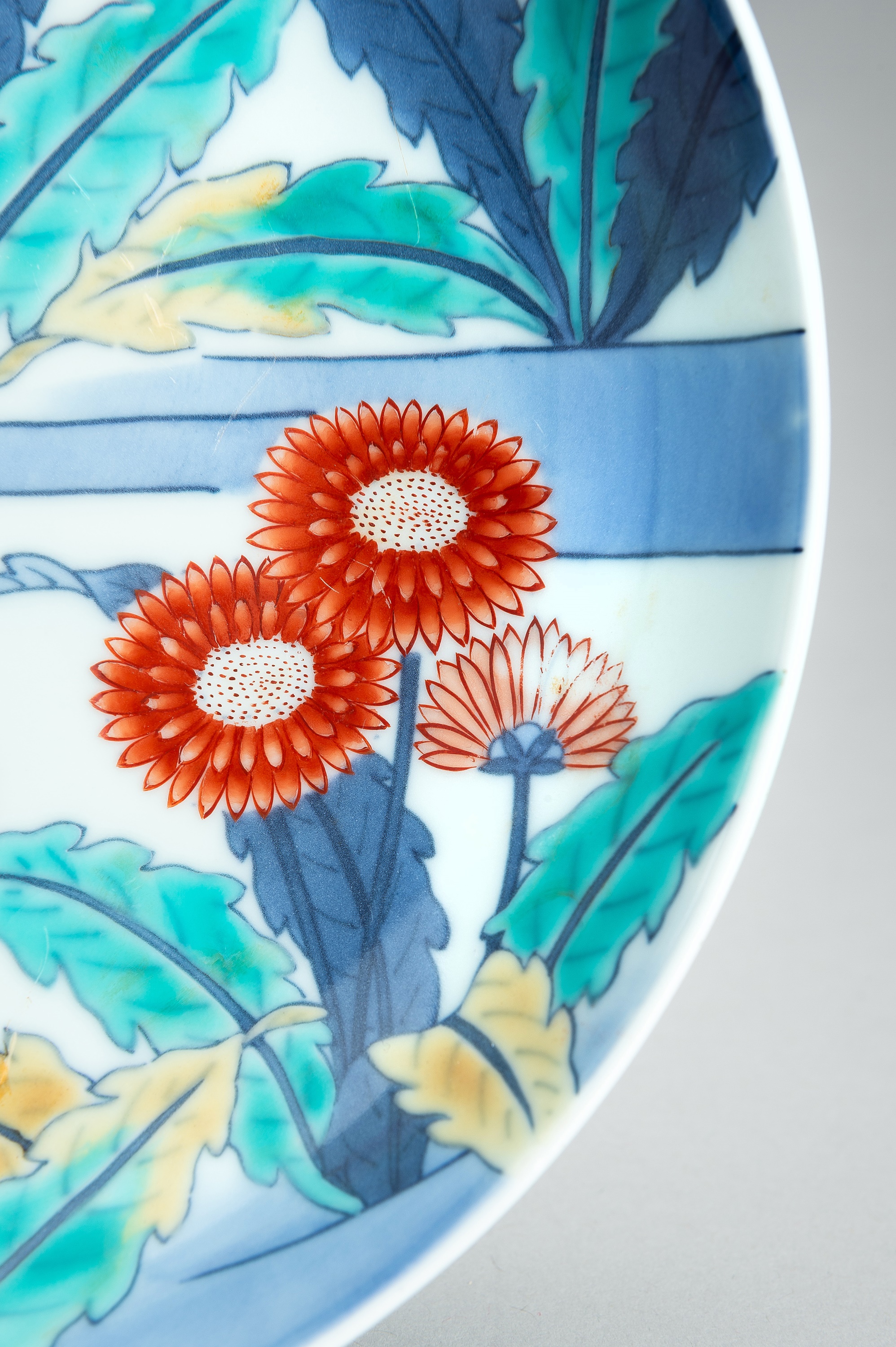 Lot 138 - A NABESHIMA PORCELAIN ´FLORAL´ BOWL, 19th