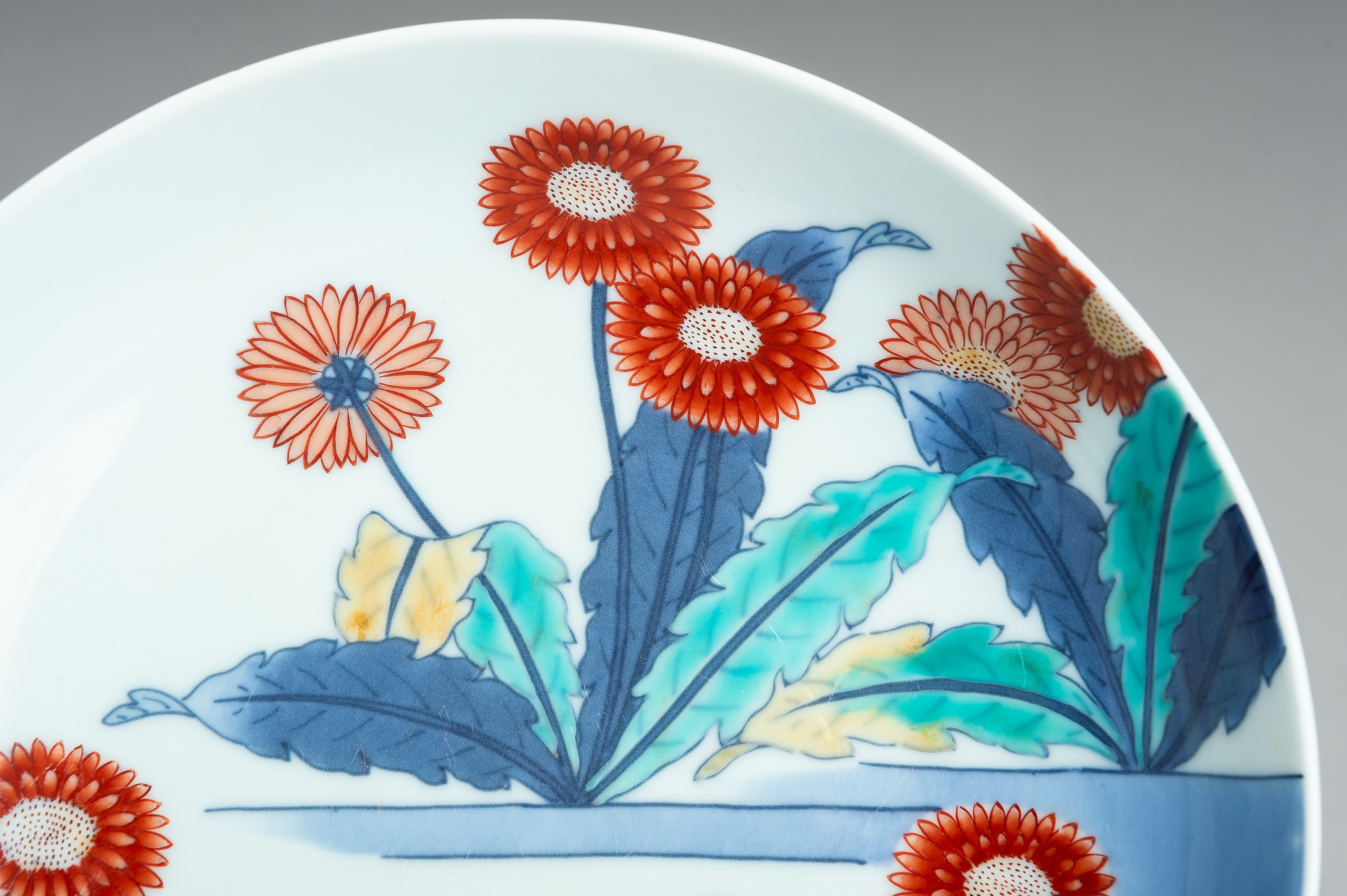 Lot 138 - A NABESHIMA PORCELAIN ´FLORAL´ BOWL, 19th