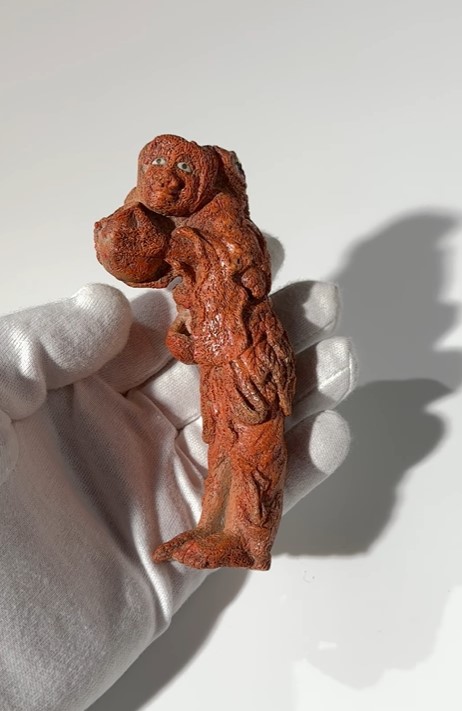 Lot 300 - AN EXCEPTIONALLY RARE AND LARGE SOLID CORAL