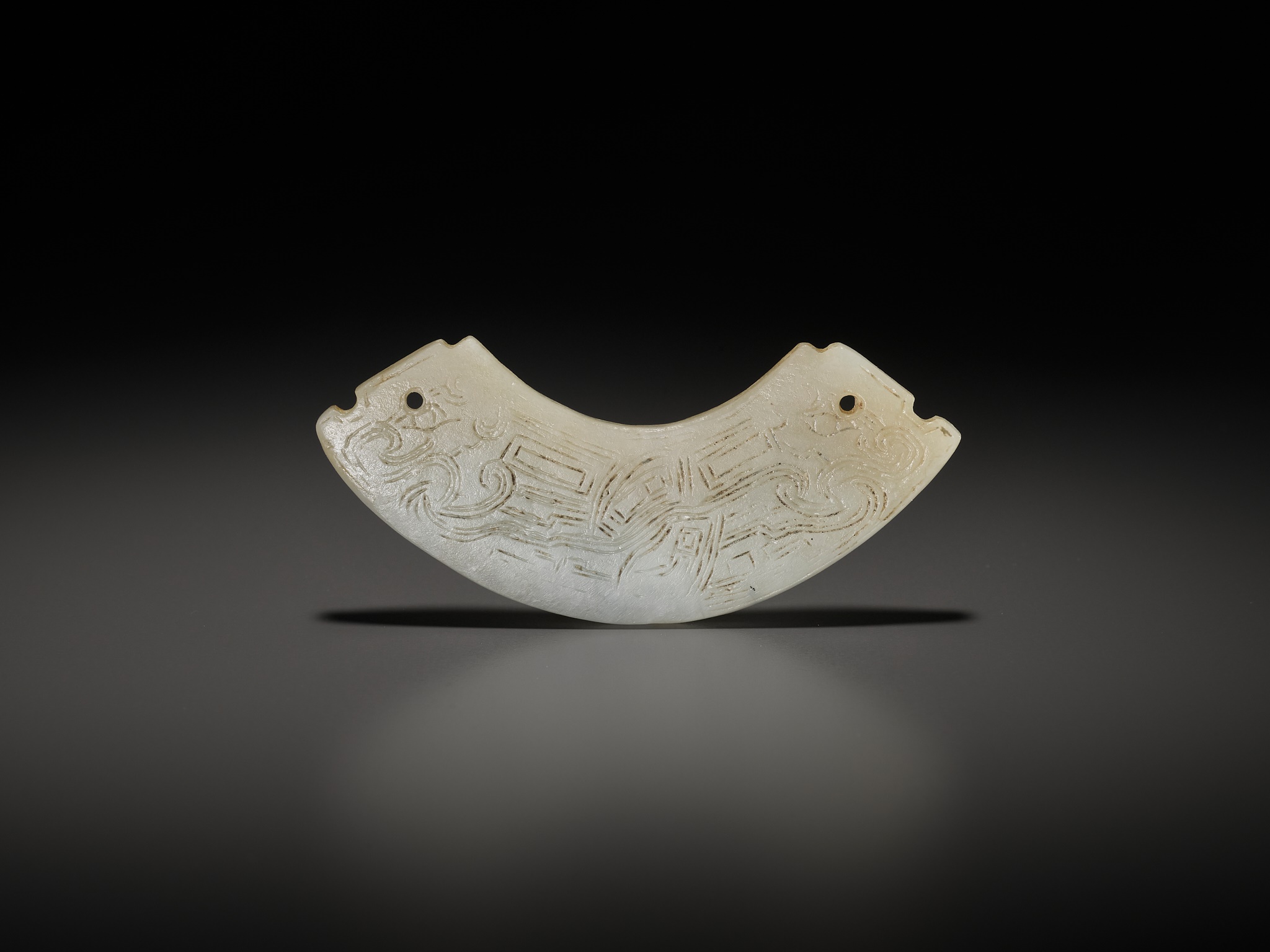 Lot 59 - A JADE ‘DRAGON’ PENDANT, HUANG, WESTERN ZHOU