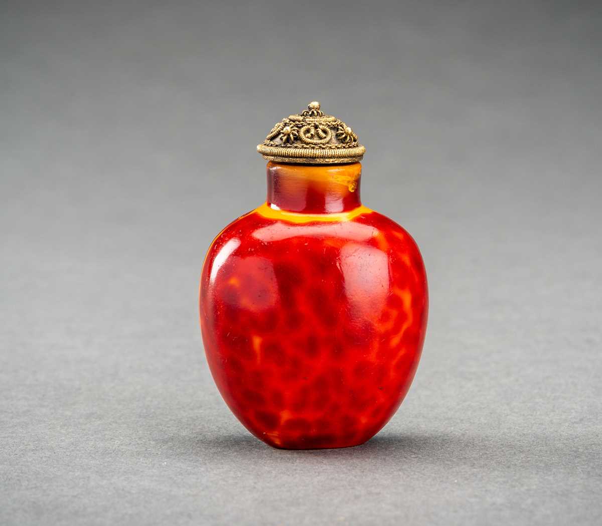 Lot 439 - A ‘REALGAR’ GLASS SNUFF BOTTLE, QING DYNASTY