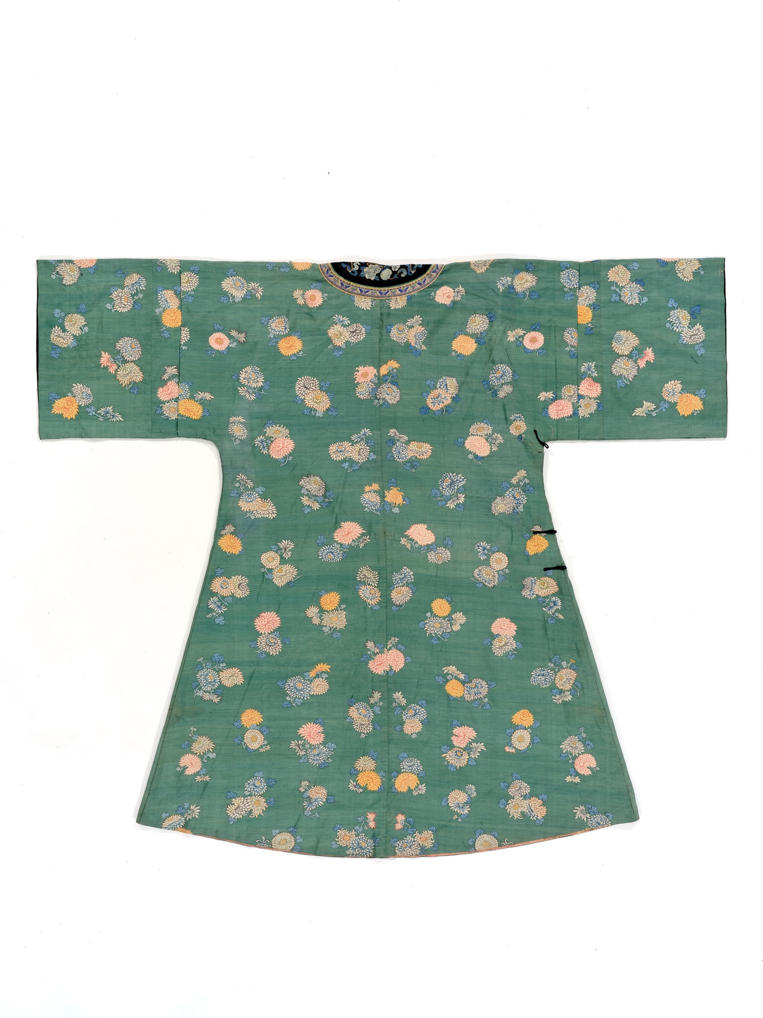 Lot 416 - A WOMAN’S JADE-GREEN-GROUND KESI SILK