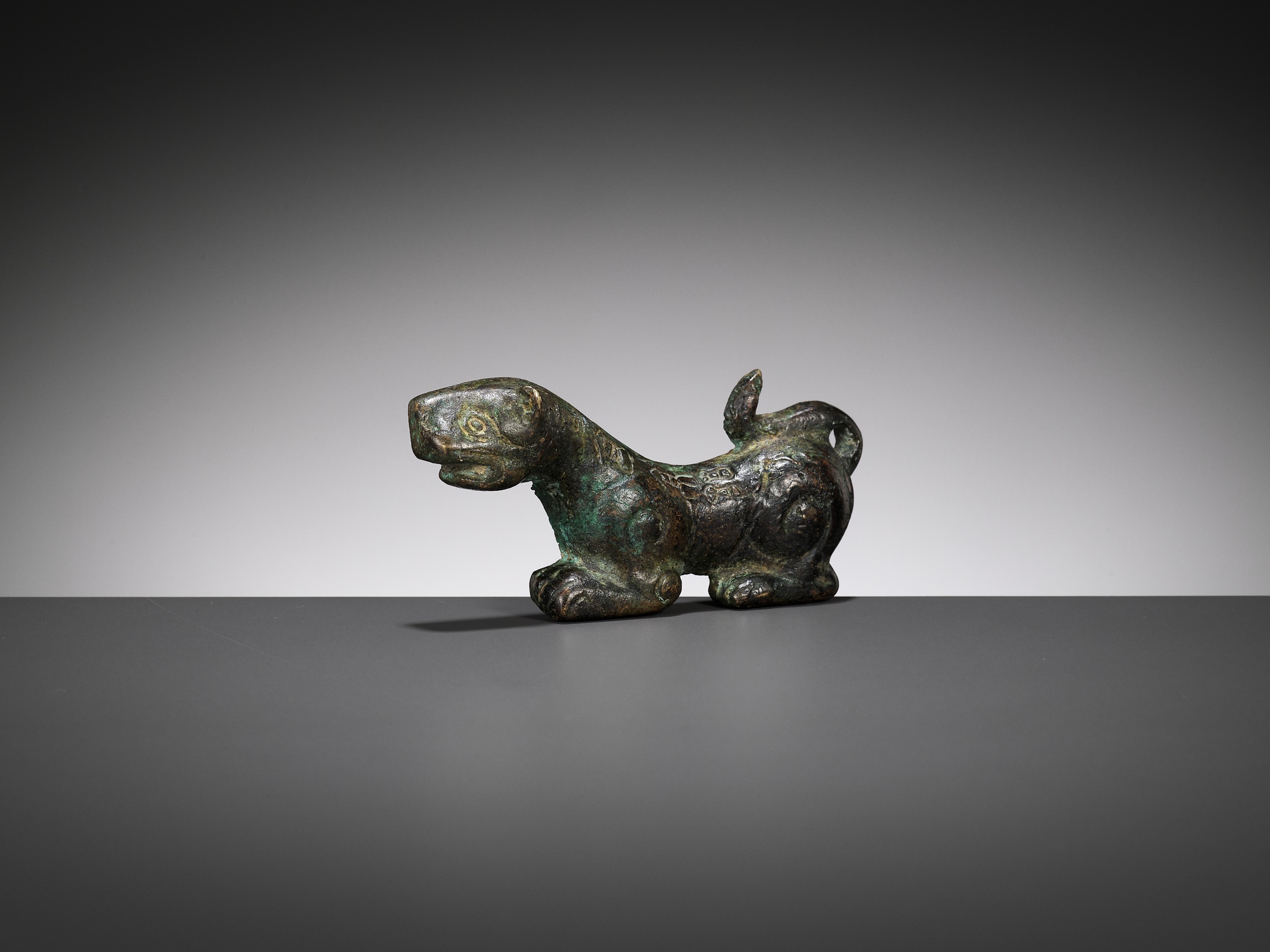 Lot 306 - AN INSCRIBED HALF OF A BRONZE TIGER TALLY,