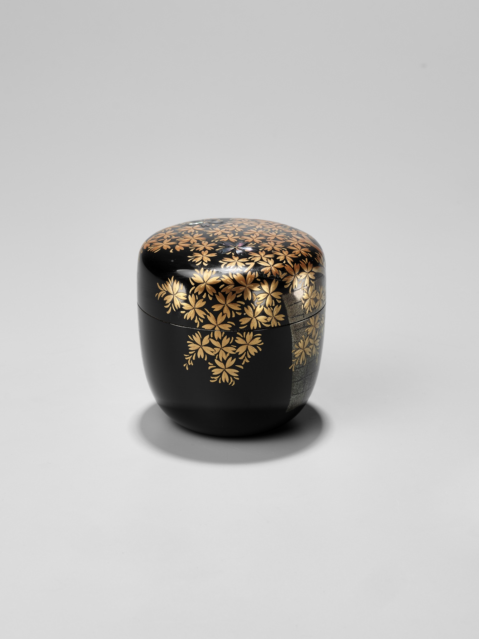 Lot 219 - KOZEN: A LACQUER NATSUME (TEA CADDY) WITH